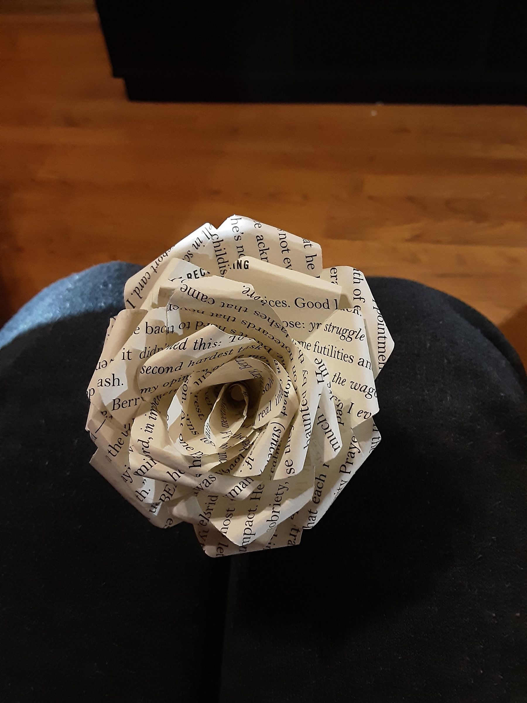 How to Make Book Page Flowers : 7 Steps (with Pictures) - Instructables