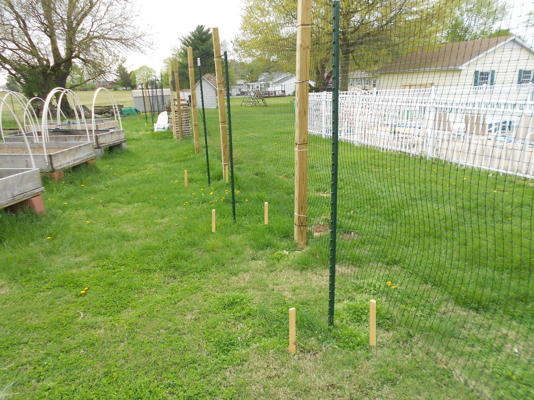 Cheap and Easy Silt Fencing Raised Garden Beds : 5 Steps (with Pictures ...