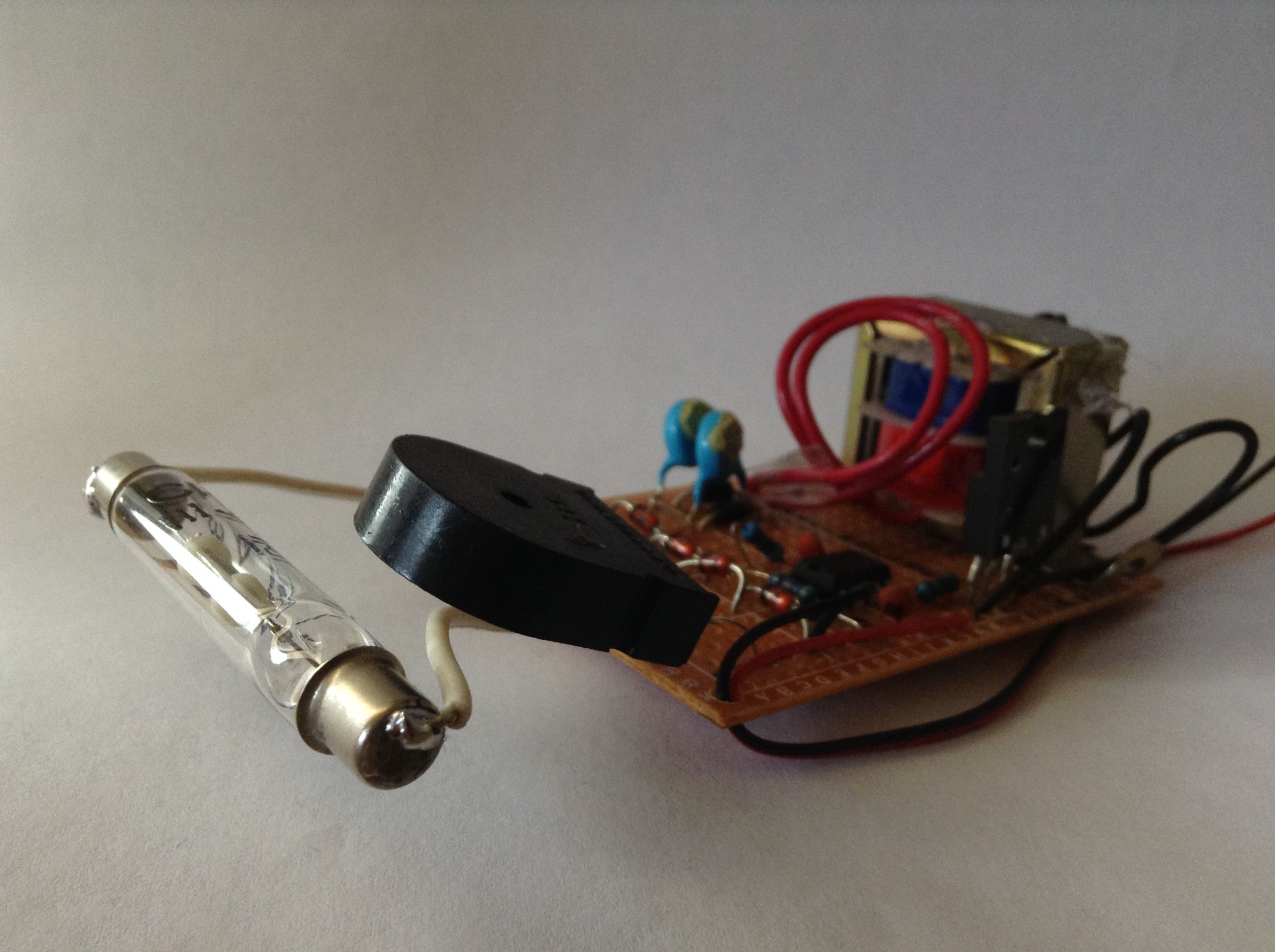 Simplest Geiger Counter : 7 Steps (with Pictures) - Instructables