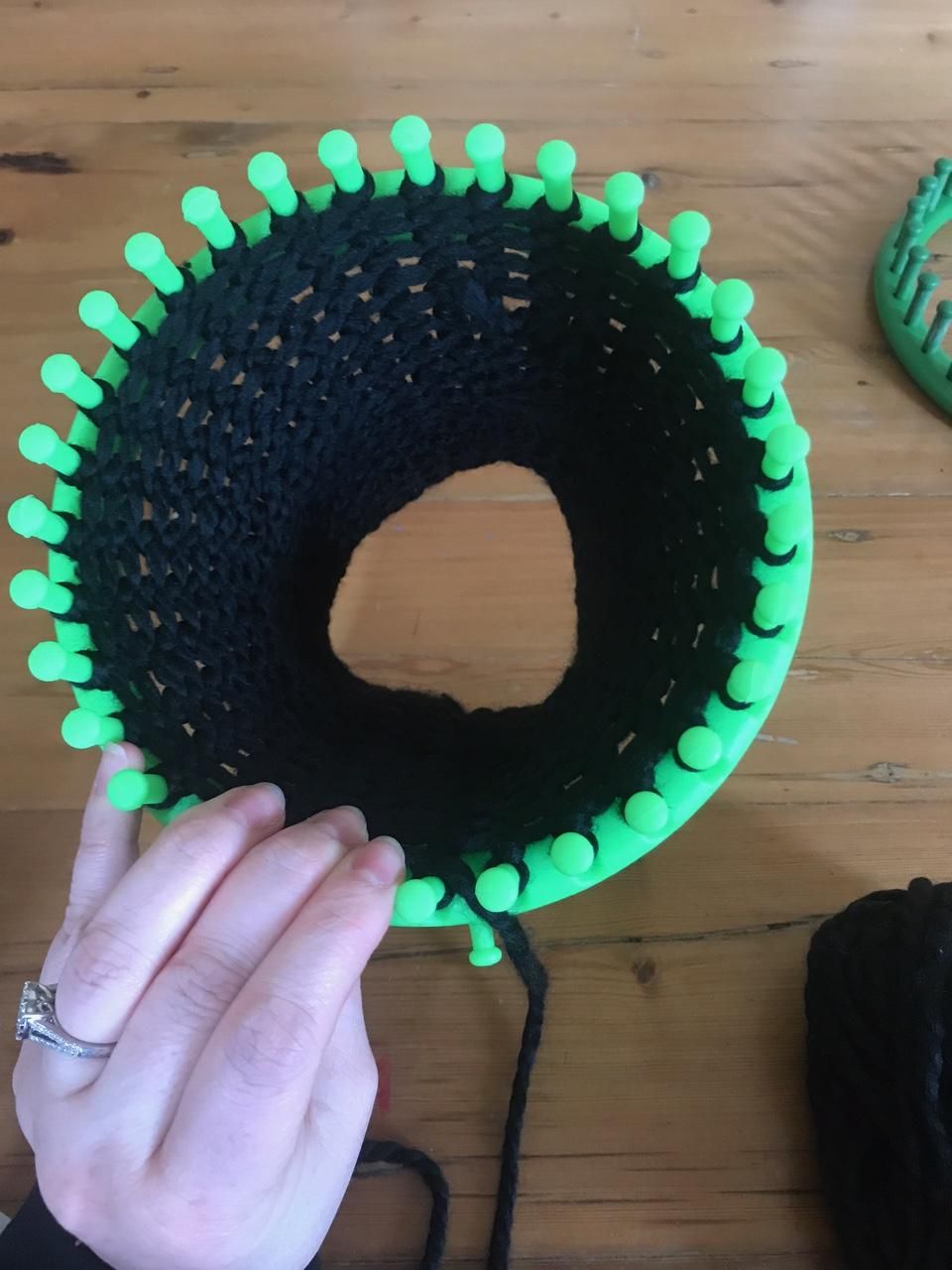 Knitting a Beanie on a Loom, Super Easy! : 7 Steps - Instructables