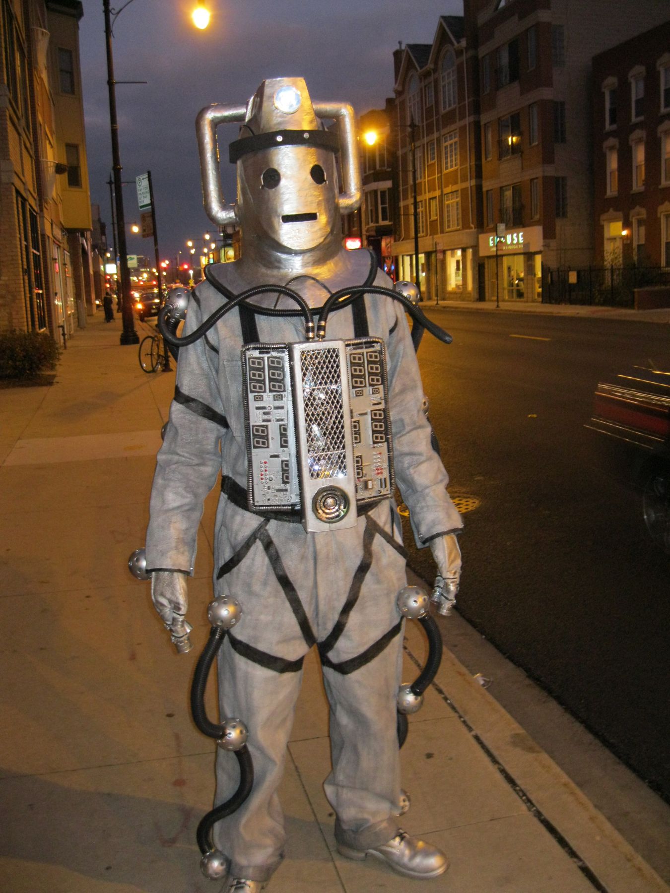 DOCTOR WHO CYBERMAN COSTUME : 5 Steps (with Pictures) - Instructables
