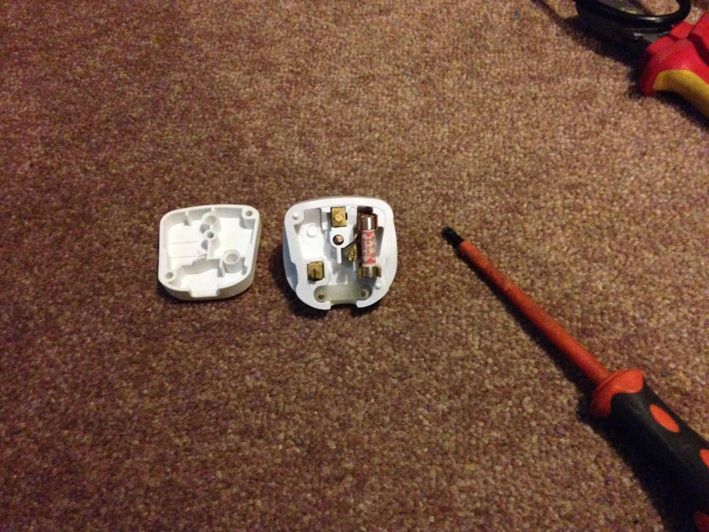 How to Wire / Terminate a UK 13A 3 Pin Plug : 4 Steps - Instructables