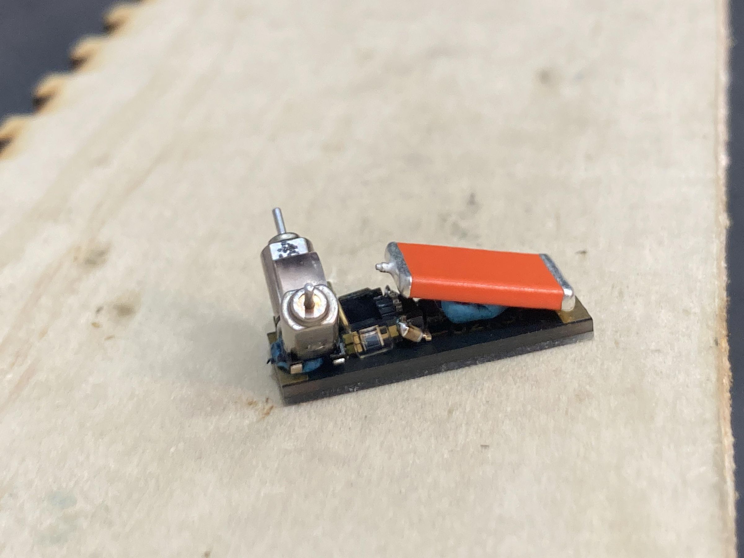 Tiny, Solar Powered, Light Seeking BEAM Bot (Mini Photopopper) : 18 ...