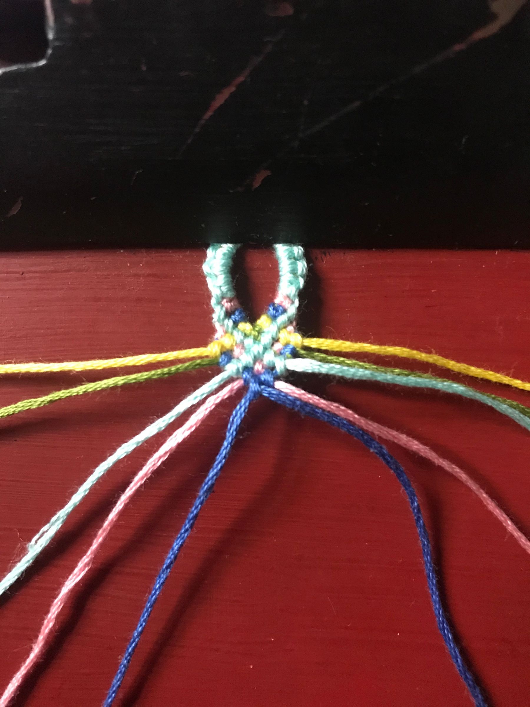 Friendship Bracelet With Teardrop Loop and Triangle Ending : 7 Steps - Instructables