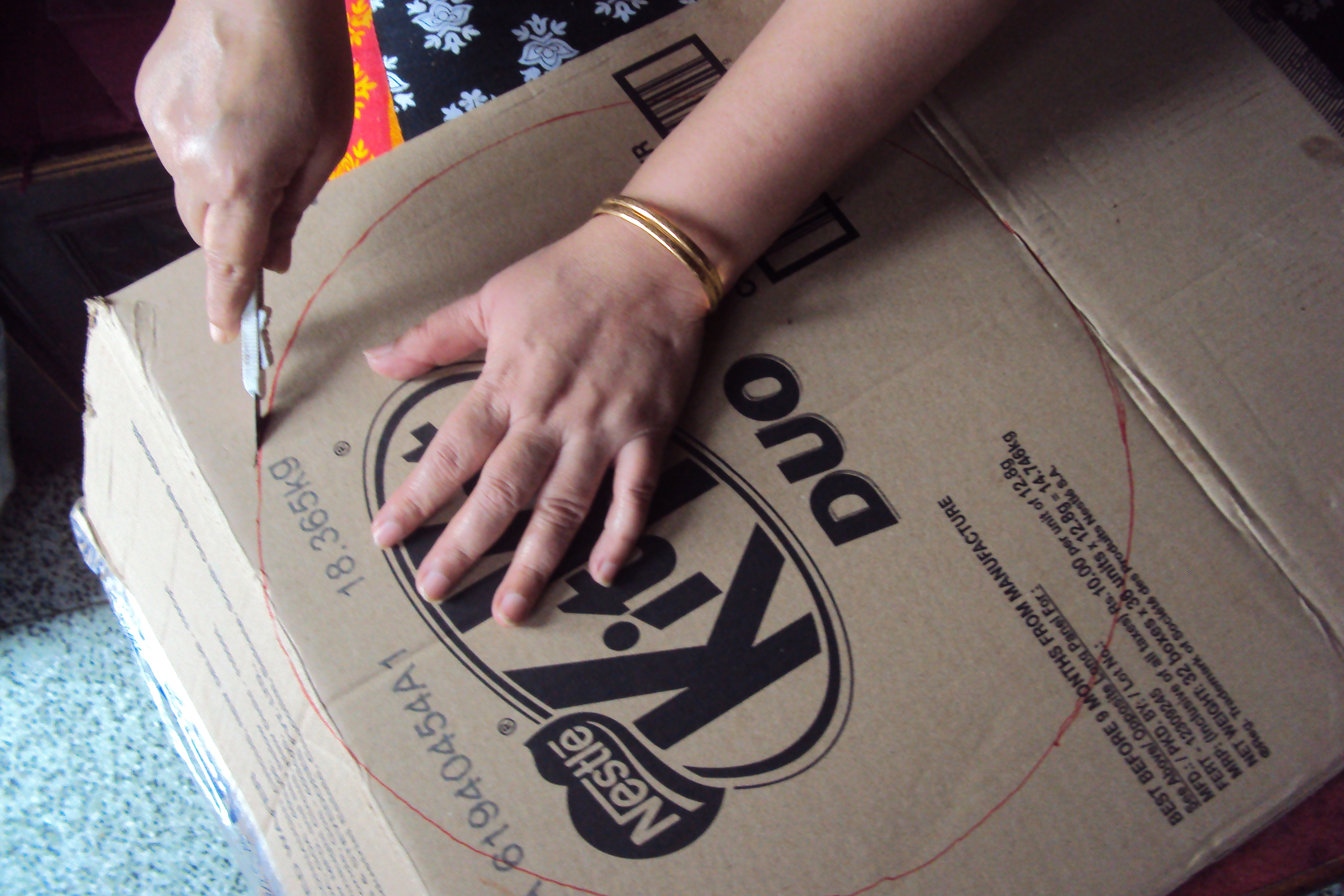 CARDBOARD ROTATING CENTERPIECE : 13 Steps (with Pictures) - Instructables