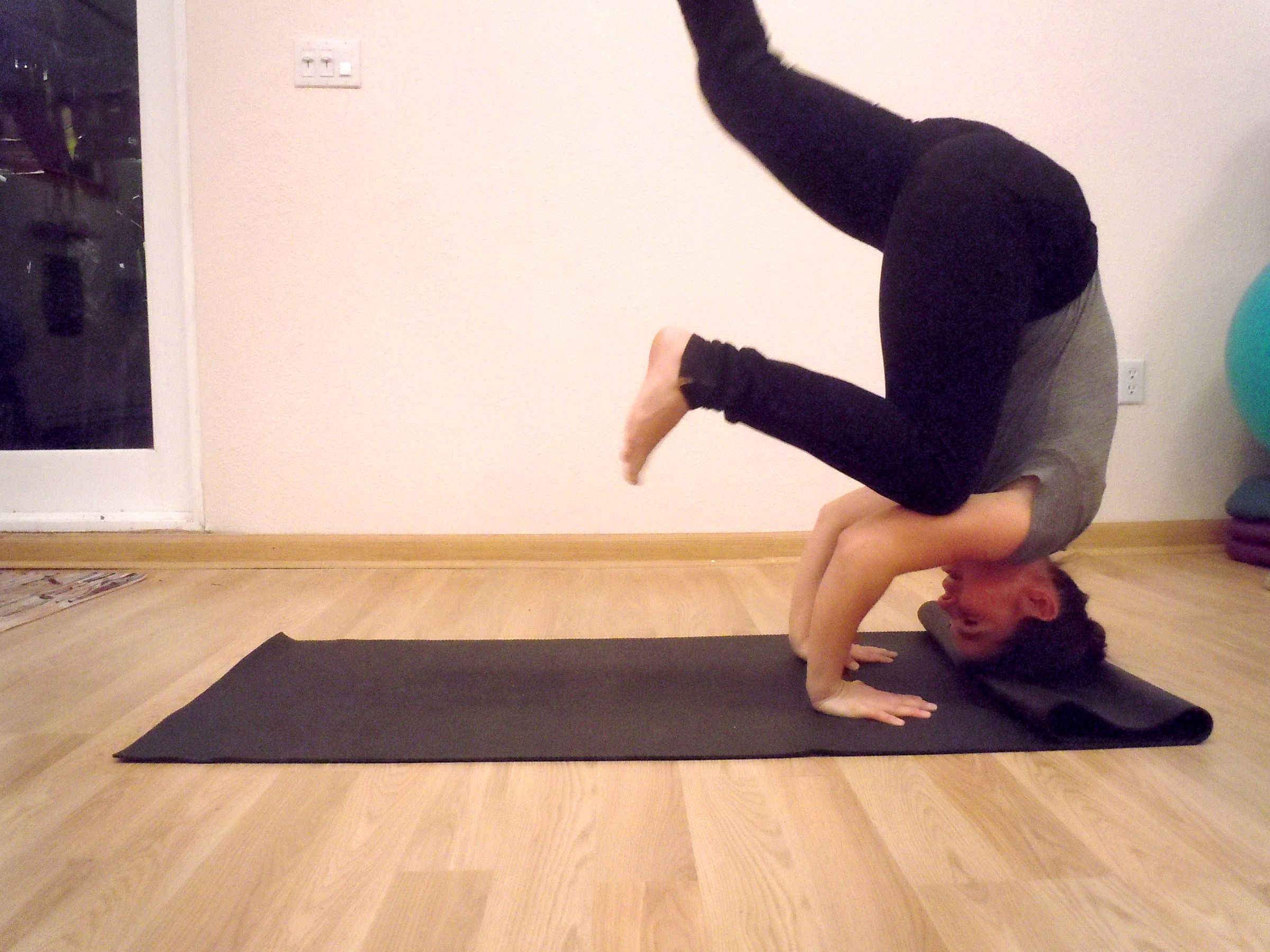 How to Do a Tripod Headstand : 10 Steps (with Pictures) - Instructables