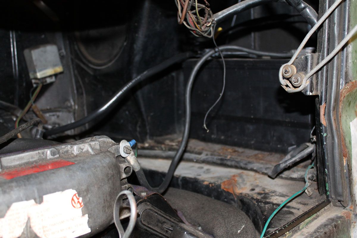 Removing the Engine and Transmission Together From a VW Type II Bay ...