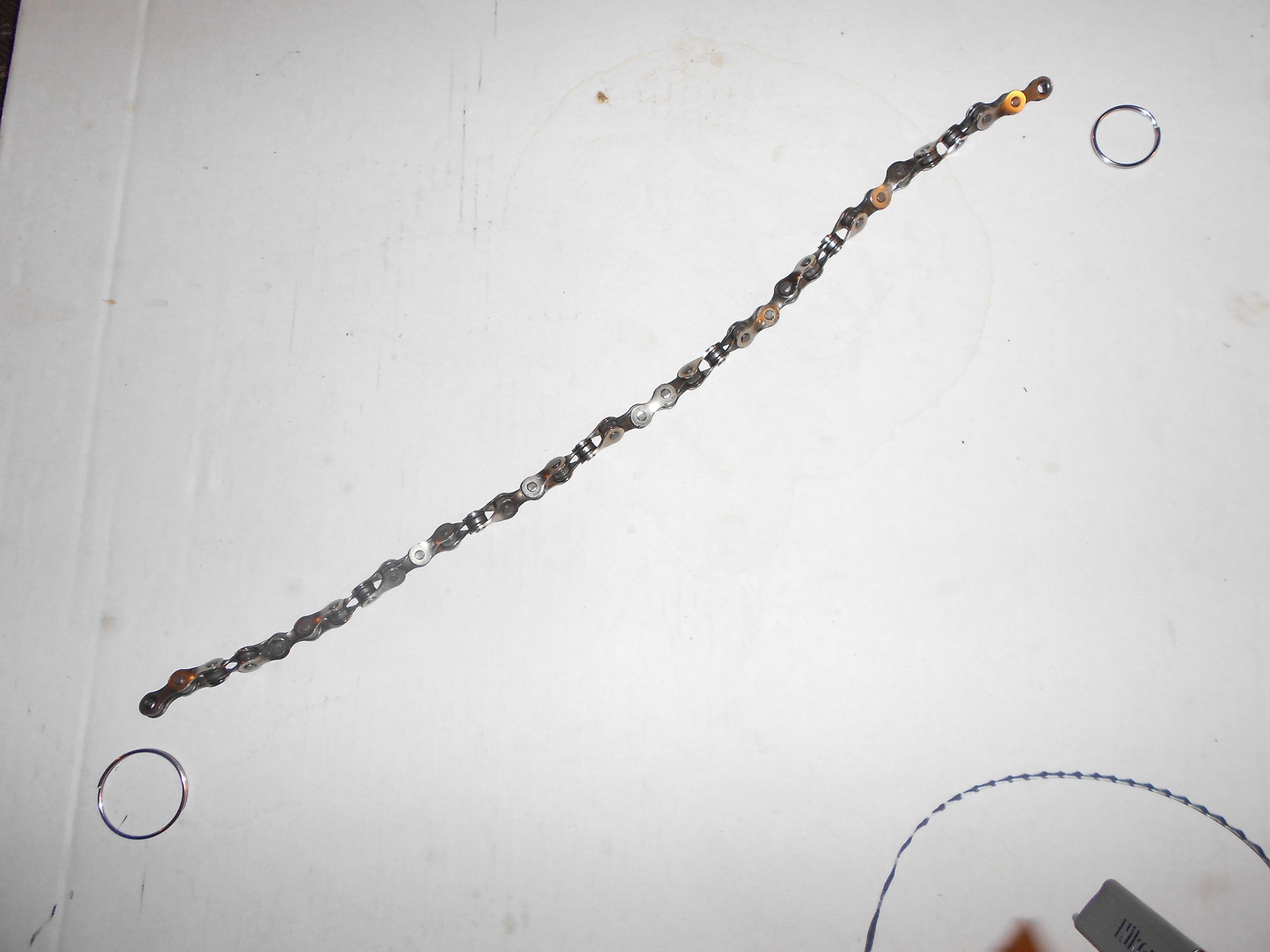 How to Make a Free Bending Bicycle Chain Wallet Chain : 4 Steps (with ...