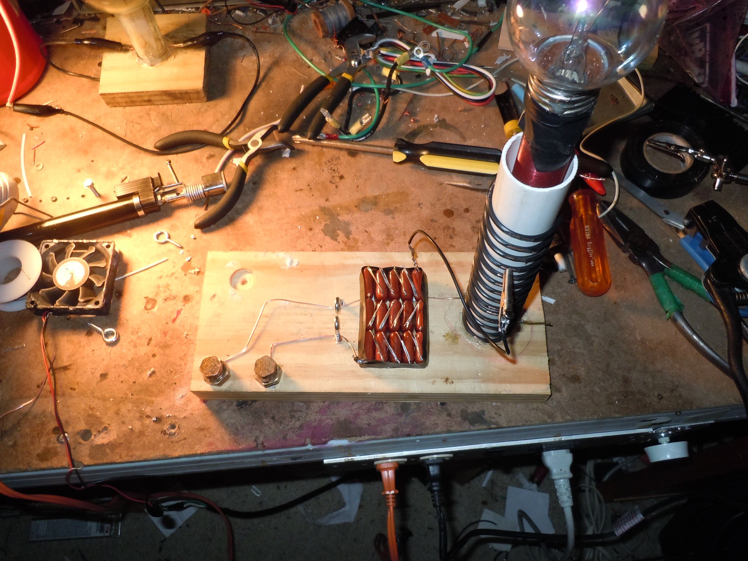 MINI TESLA COIL 50KV!!!! (revised) : 5 Steps - Instructables