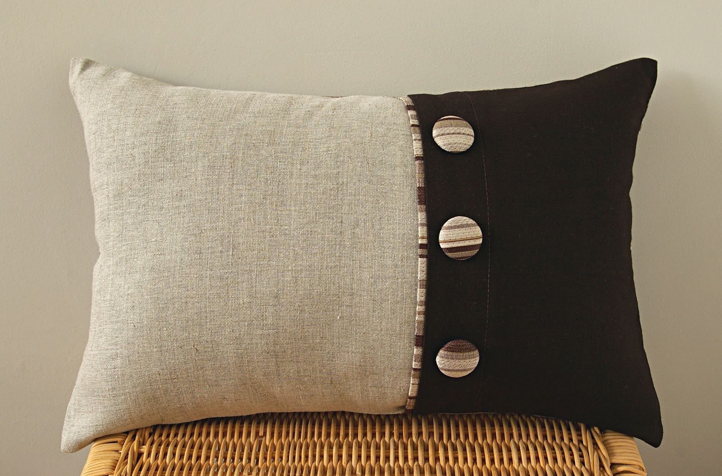 Make Double-sided Pillow Case With Button Decoration and Envelope ...