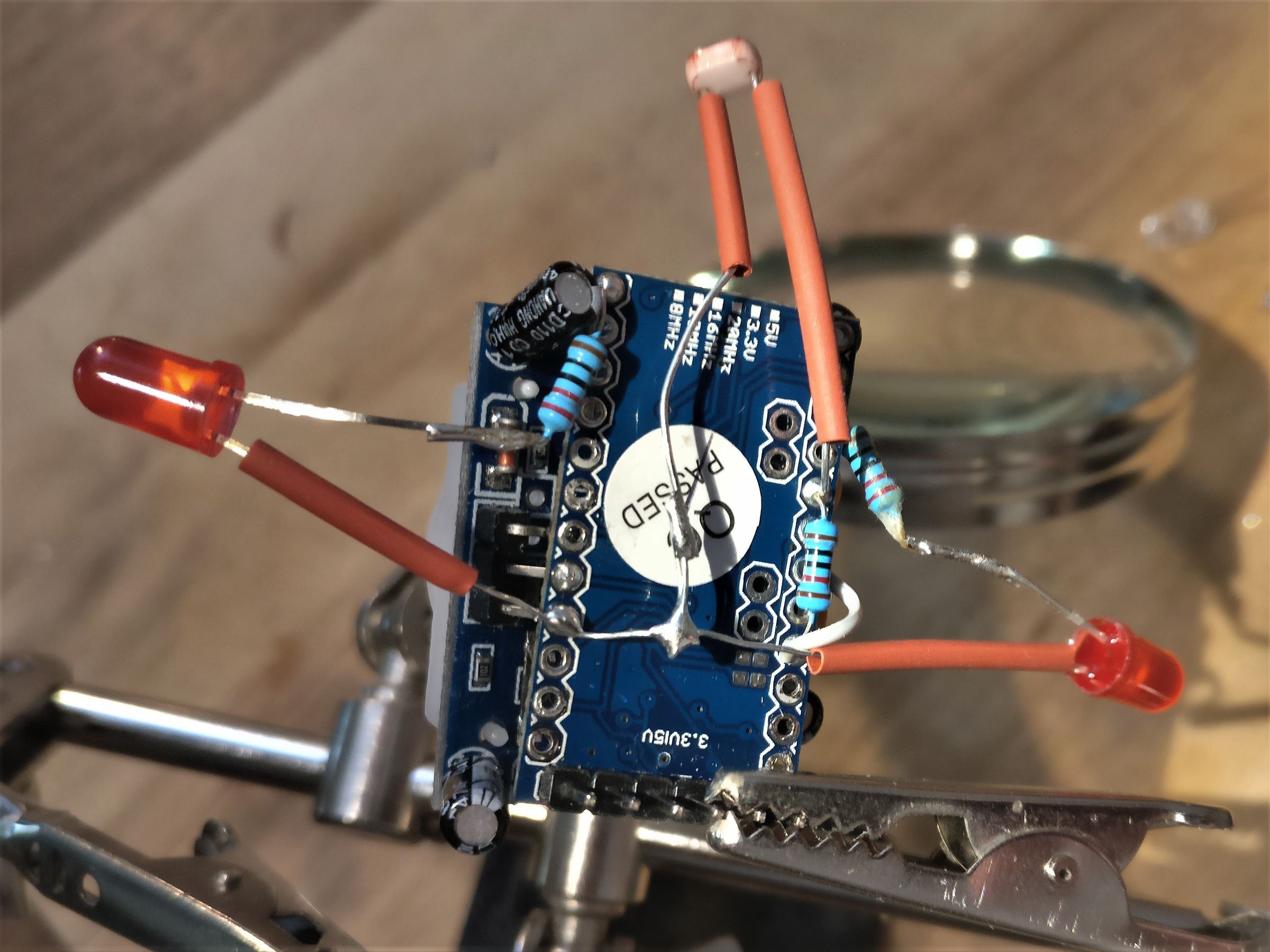 Mini LED Lamp With Movement- (PIR) and Lightssensor (LDR) : 8 Steps ...