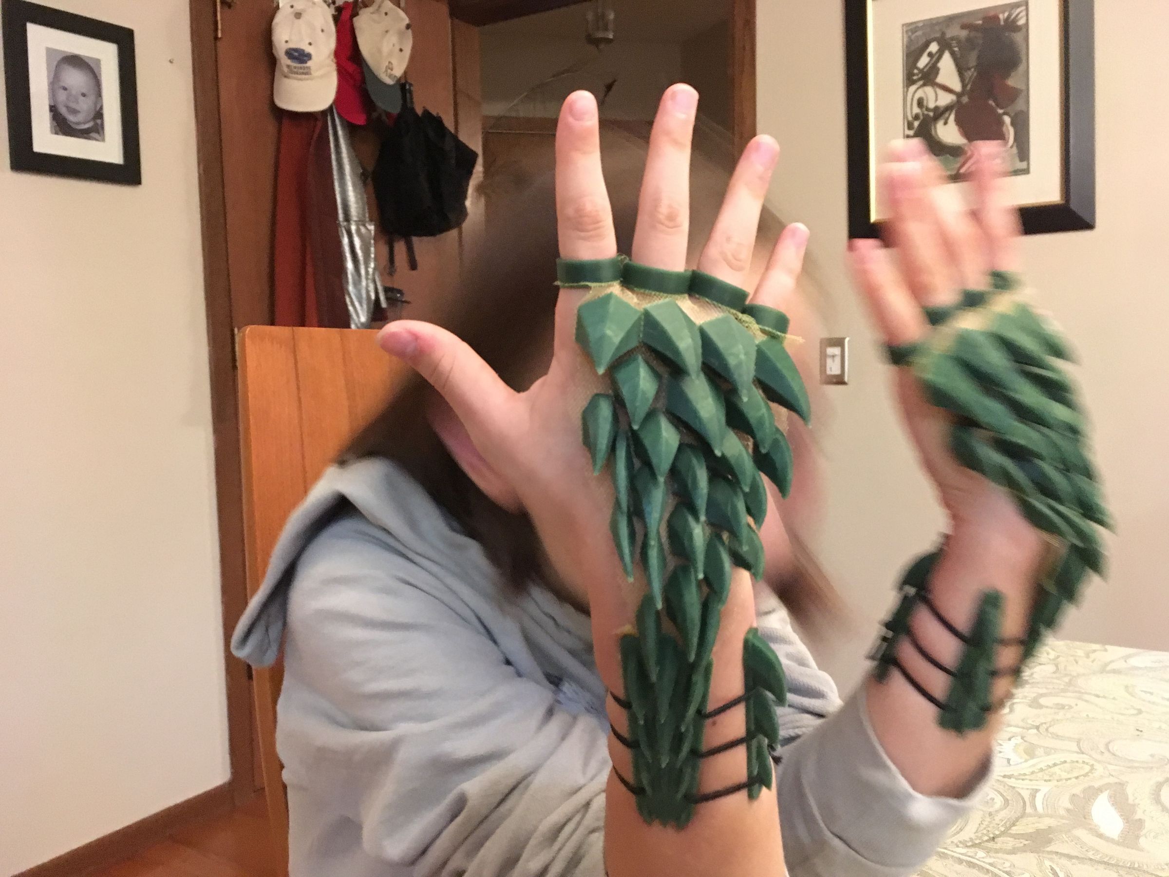 Dragon Hands : 4 Steps (with Pictures) - Instructables