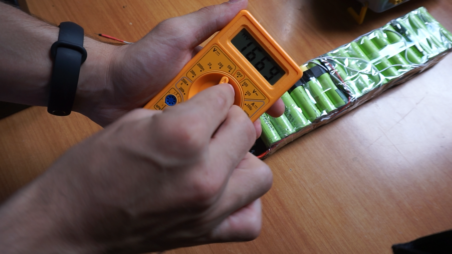 How to Balance a Battery Pack With USB or the Traditional Method ...