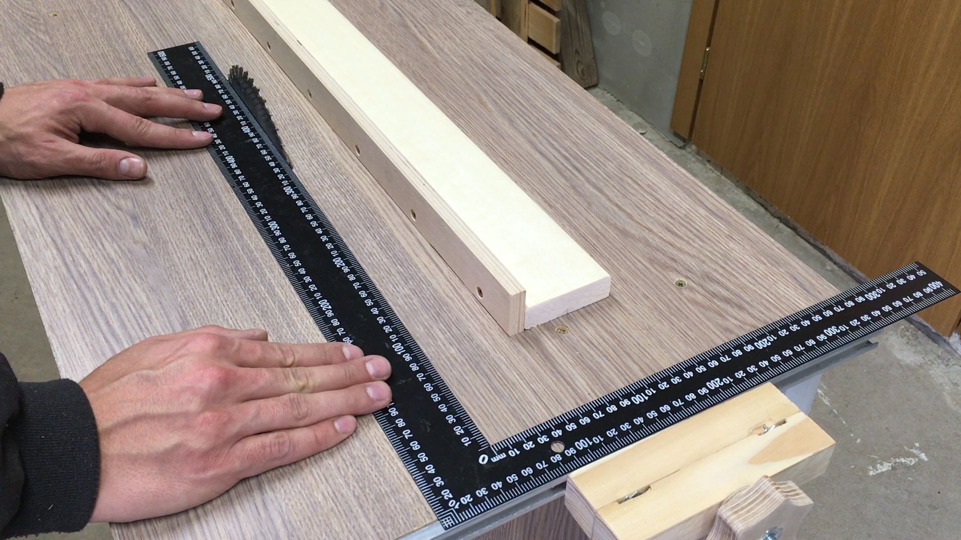 How to Make a Table Saw Fence for Homemade Table Saw : 8 Steps (with ...