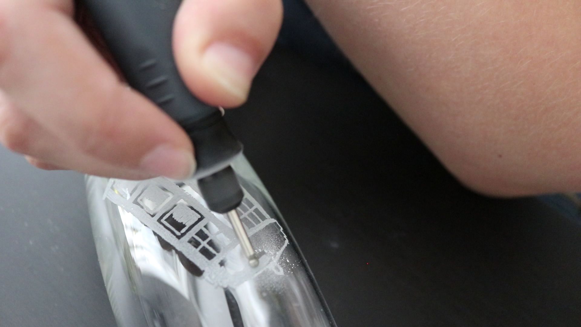 Engraving Glass With a Dremel : 4 Steps (with Pictures) - Instructables