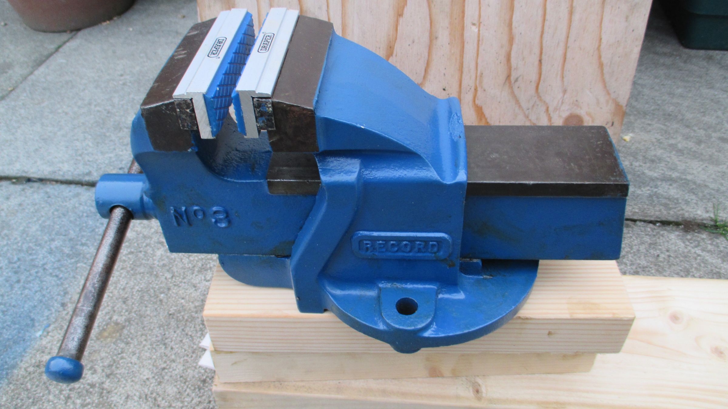 Vice Clean Up - Record No.3 : 4 Steps - Instructables