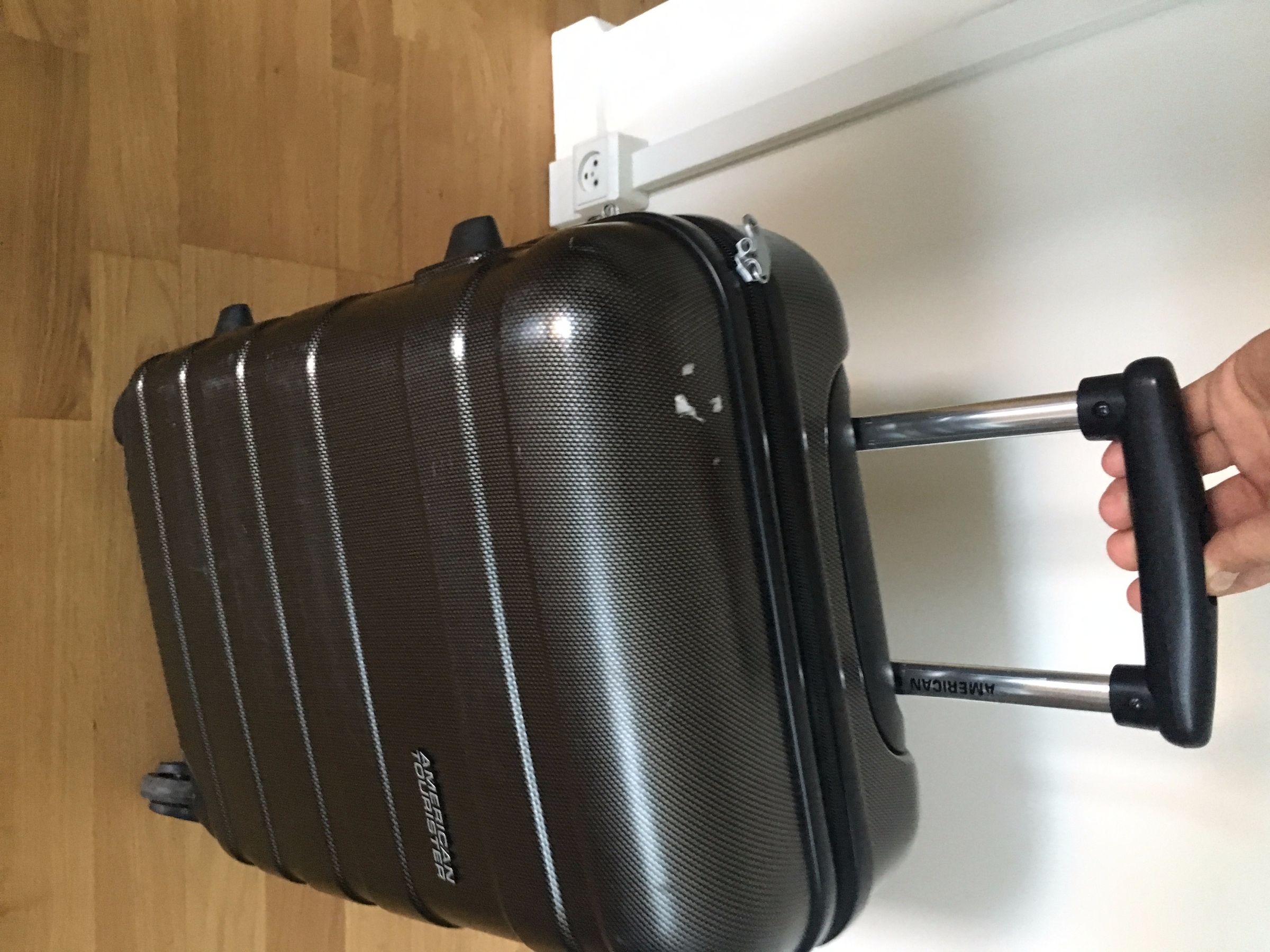 Luggage Handle Quick Fix : 4 Steps (with Pictures) - Instructables