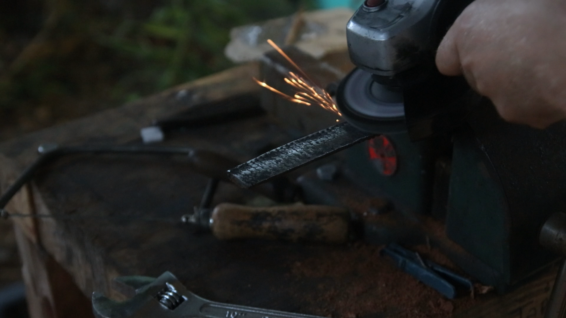 Axe Made From Bike Chain and an Old Rasp. Aka: Mad Maxe! : 13 Steps ...