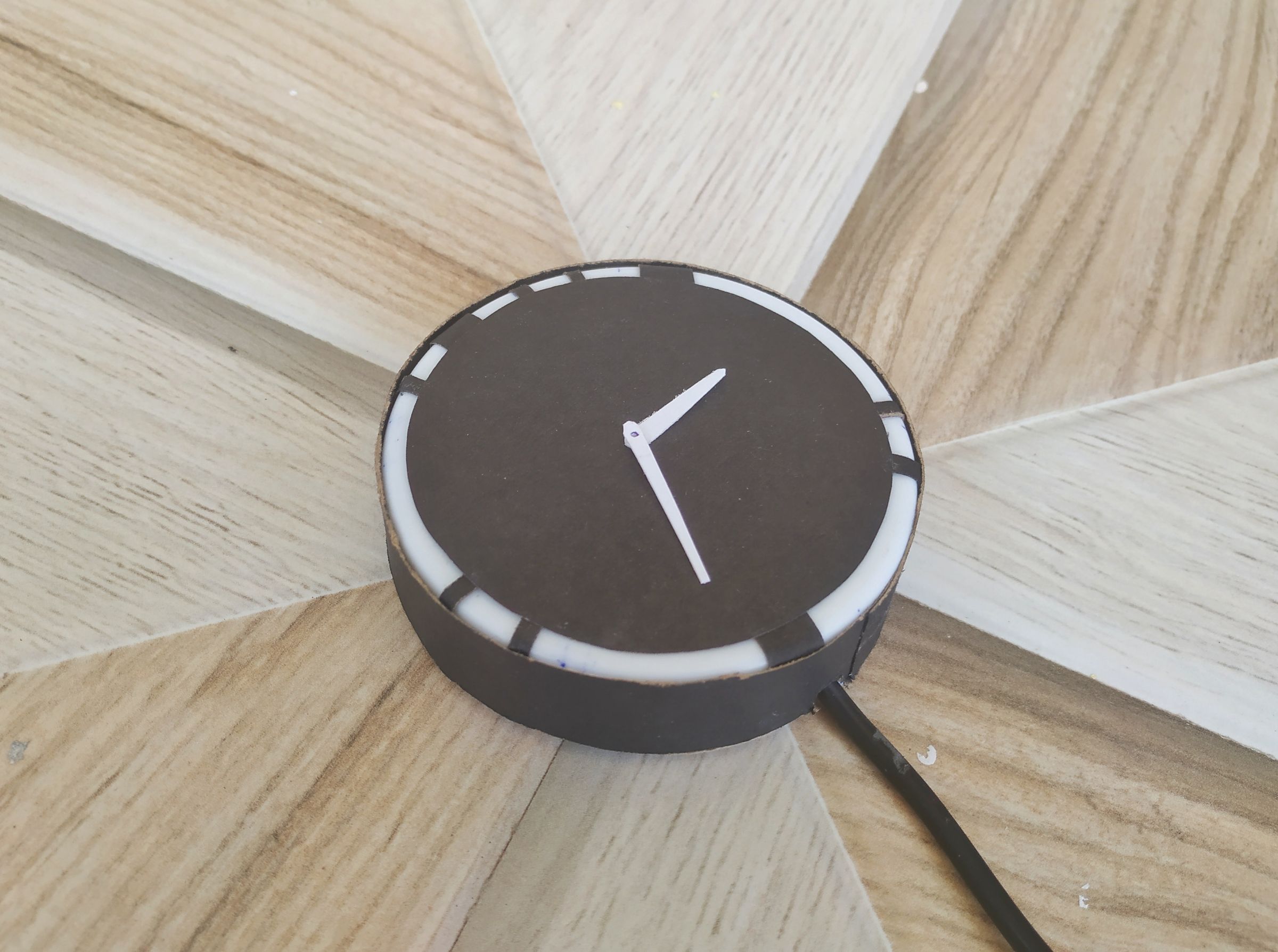 Cosmo Clock - Changes Color Everytime an Astronaut Enters Space : 8 ...