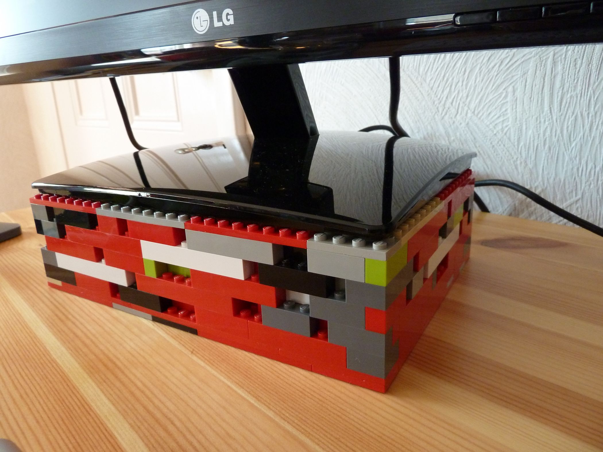Lego Monitor Stand : 6 Steps - Instructables