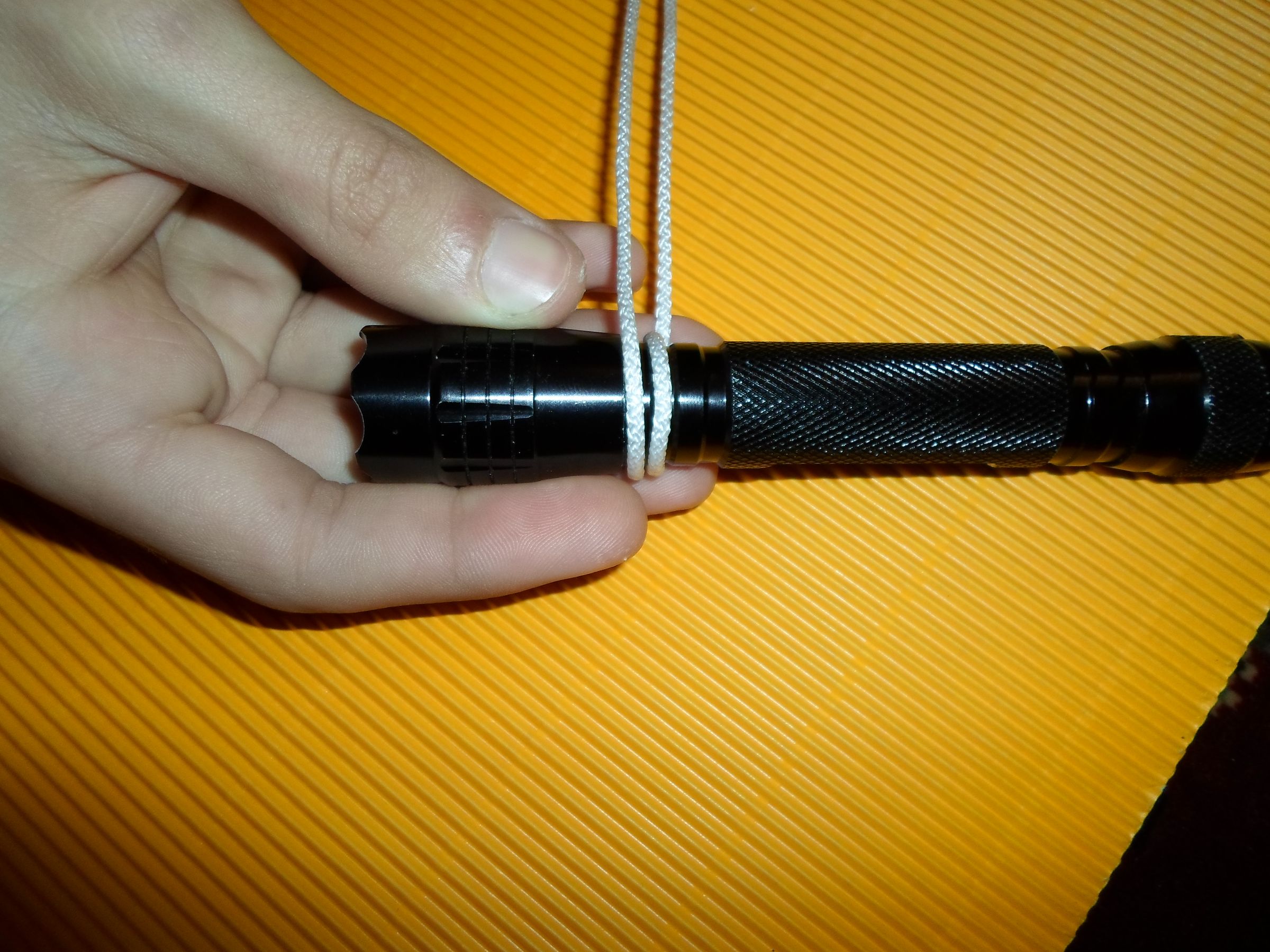 Flashlight Paracord Strap - Instructables