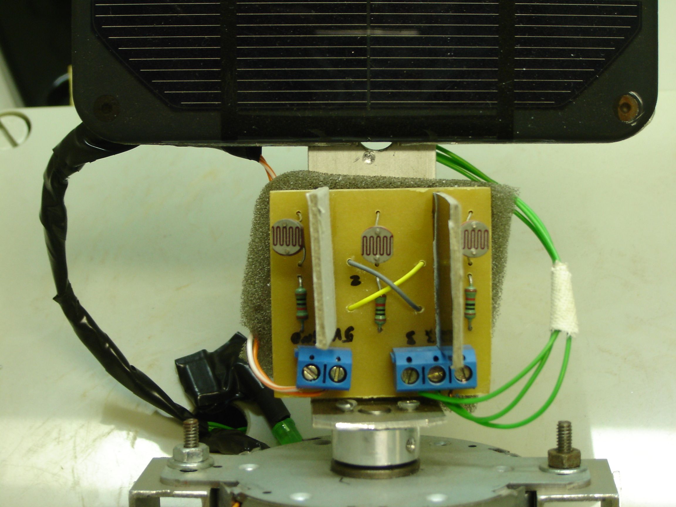 LDR Photovoltaic Solar Tracker : 4 Steps (with Pictures) - Instructables
