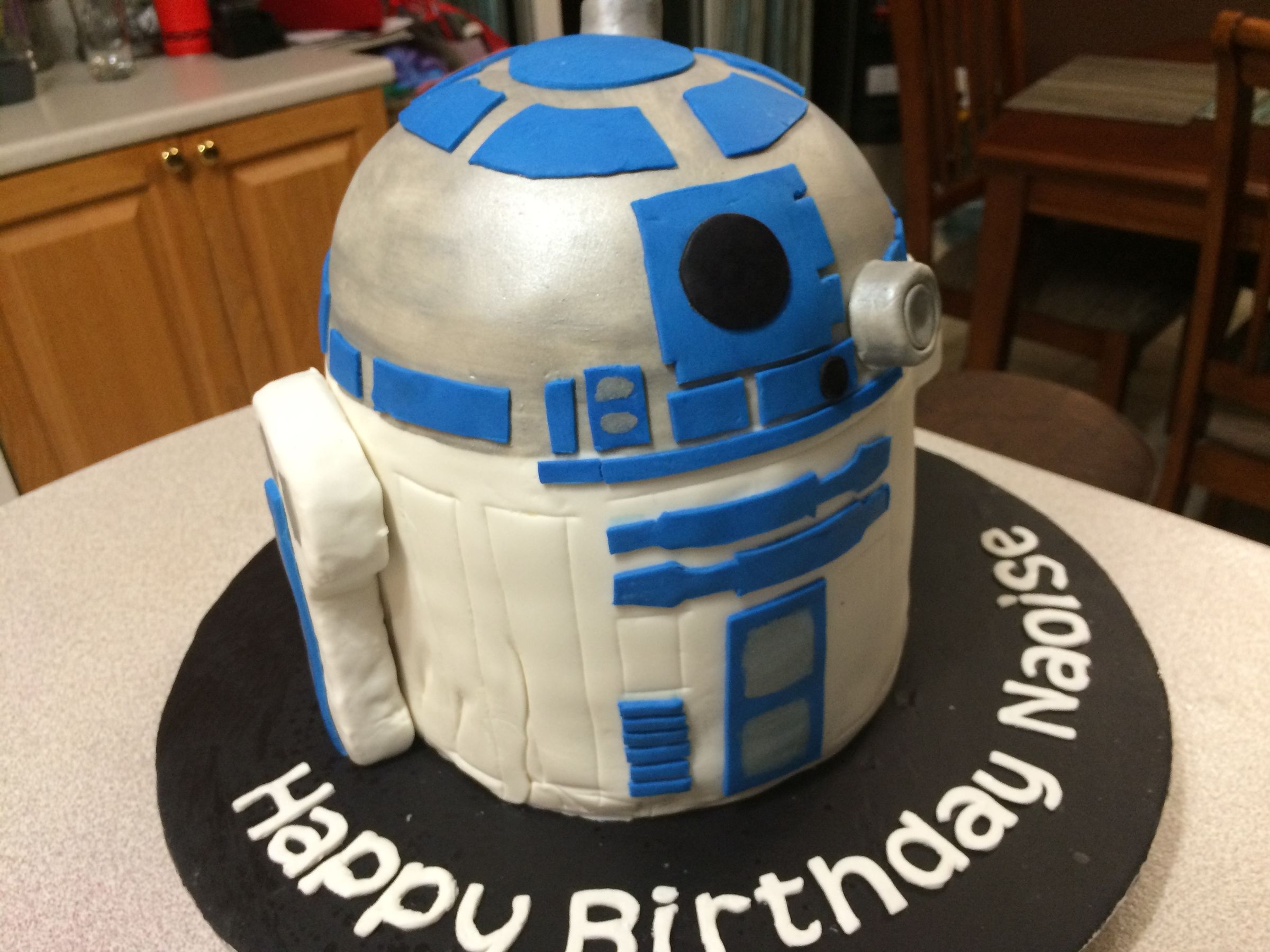 R2-D2 Cake : 5 Steps (with Pictures) - Instructables