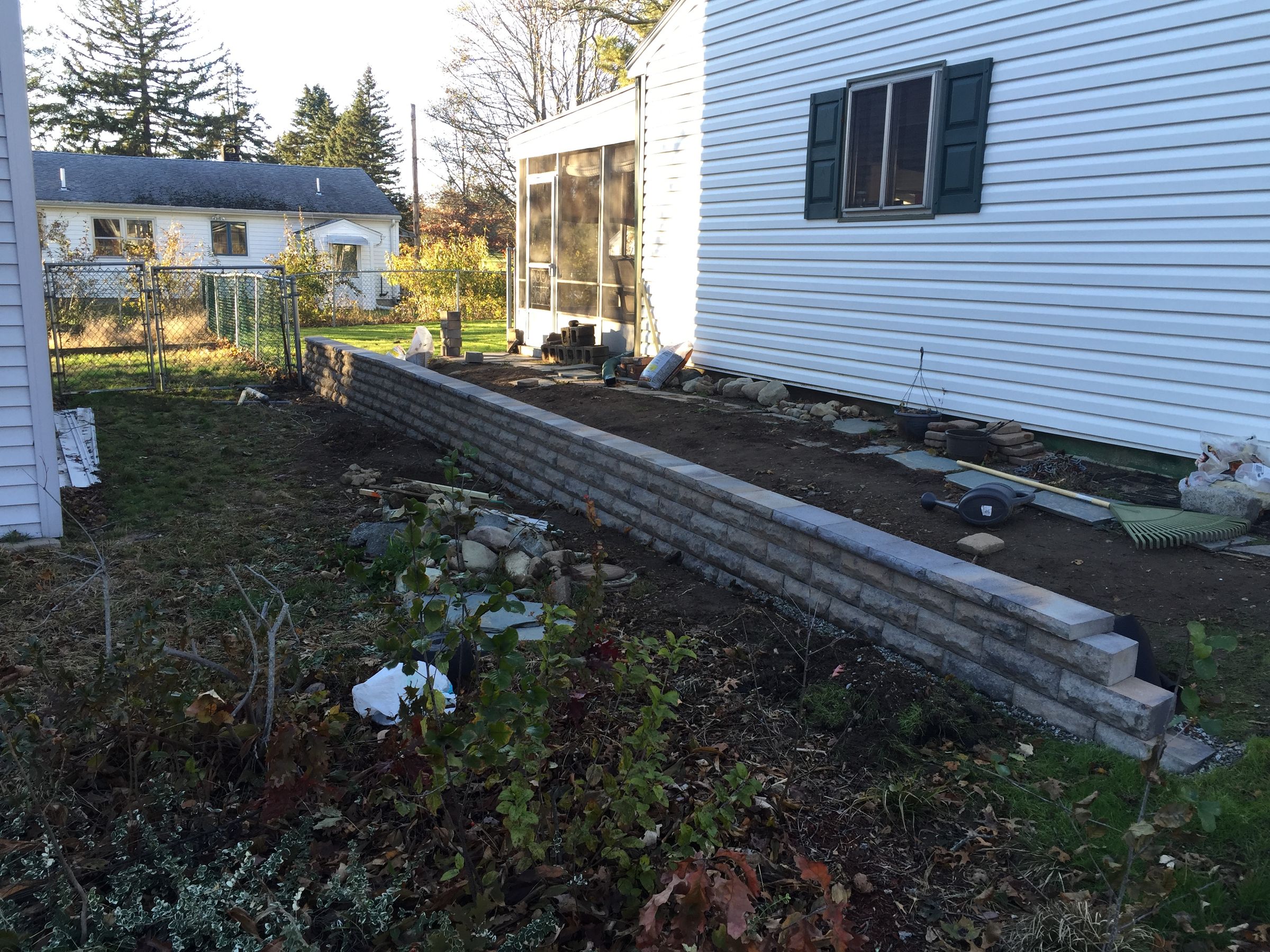 How to Build a Block Retaining Wall : 10 Steps (with Pictures ...