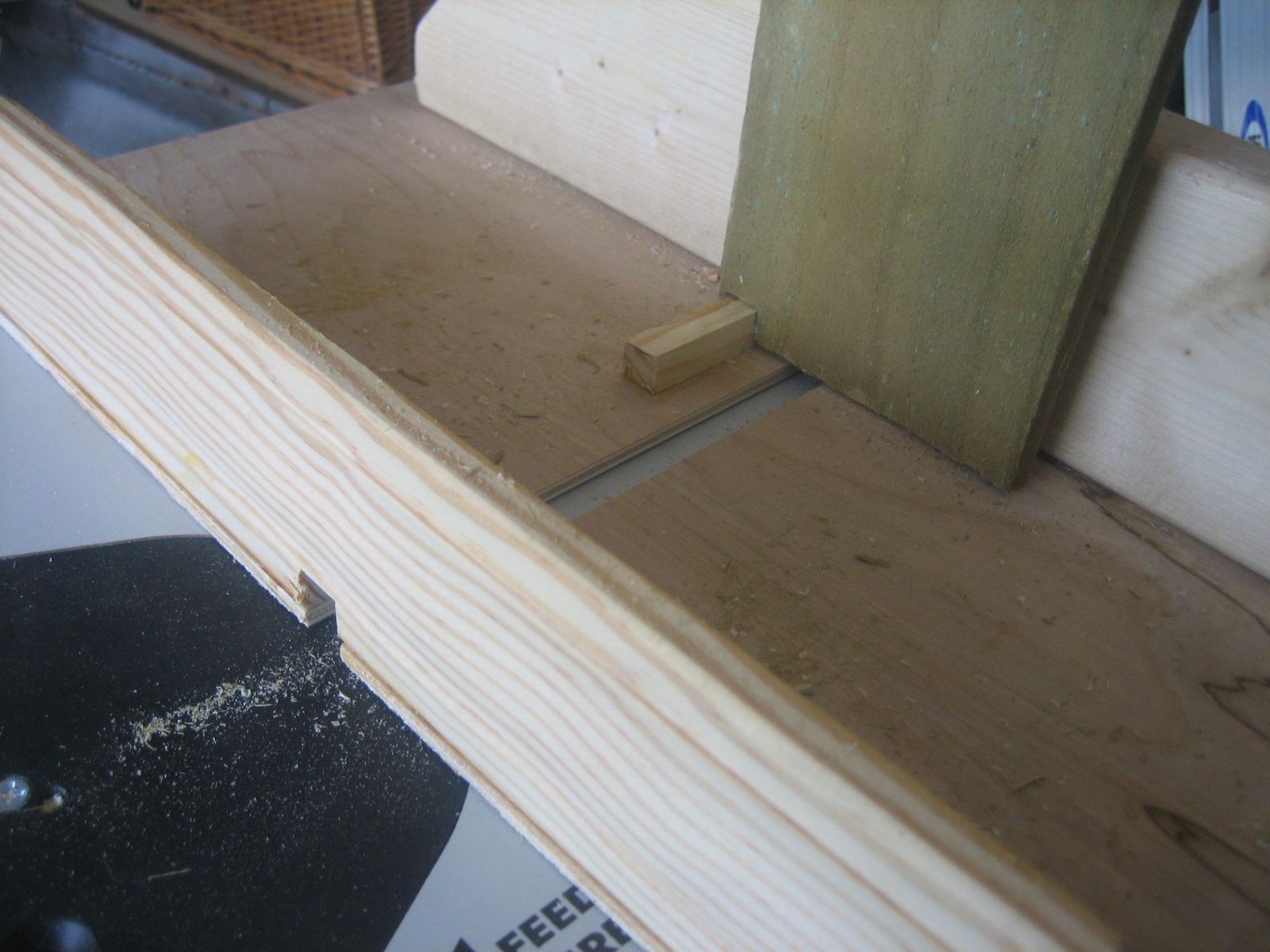 BOX JOINT JIG FOR ROUTER TABLE : 10 Steps - Instructables