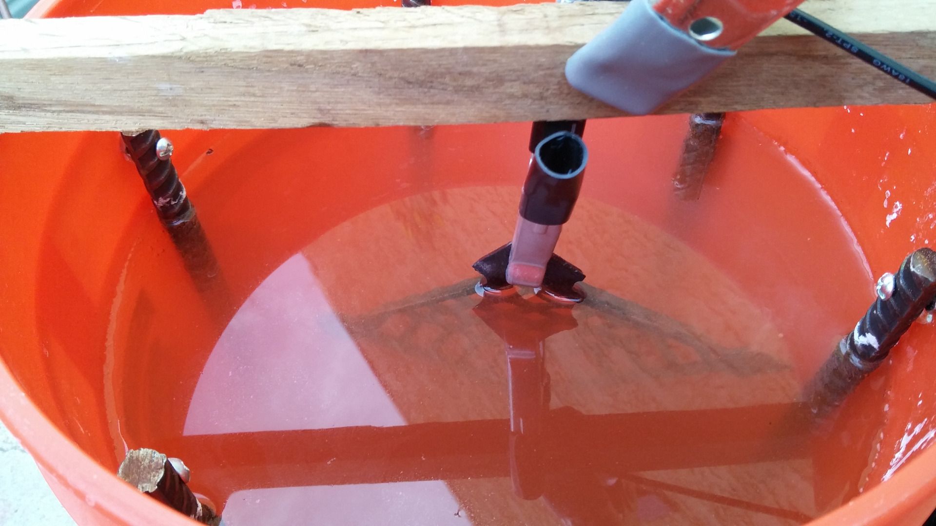 Electrolysis Bucket : 13 Steps (with Pictures) - Instructables