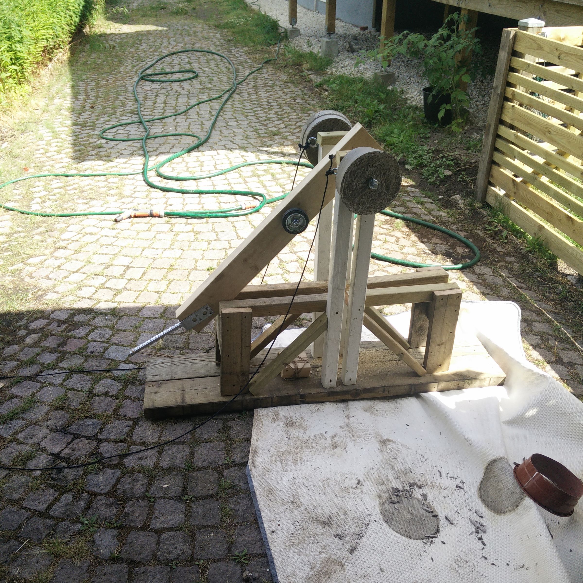 The Floating Arm Trebuchet : 9 Steps (with Pictures) - Instructables