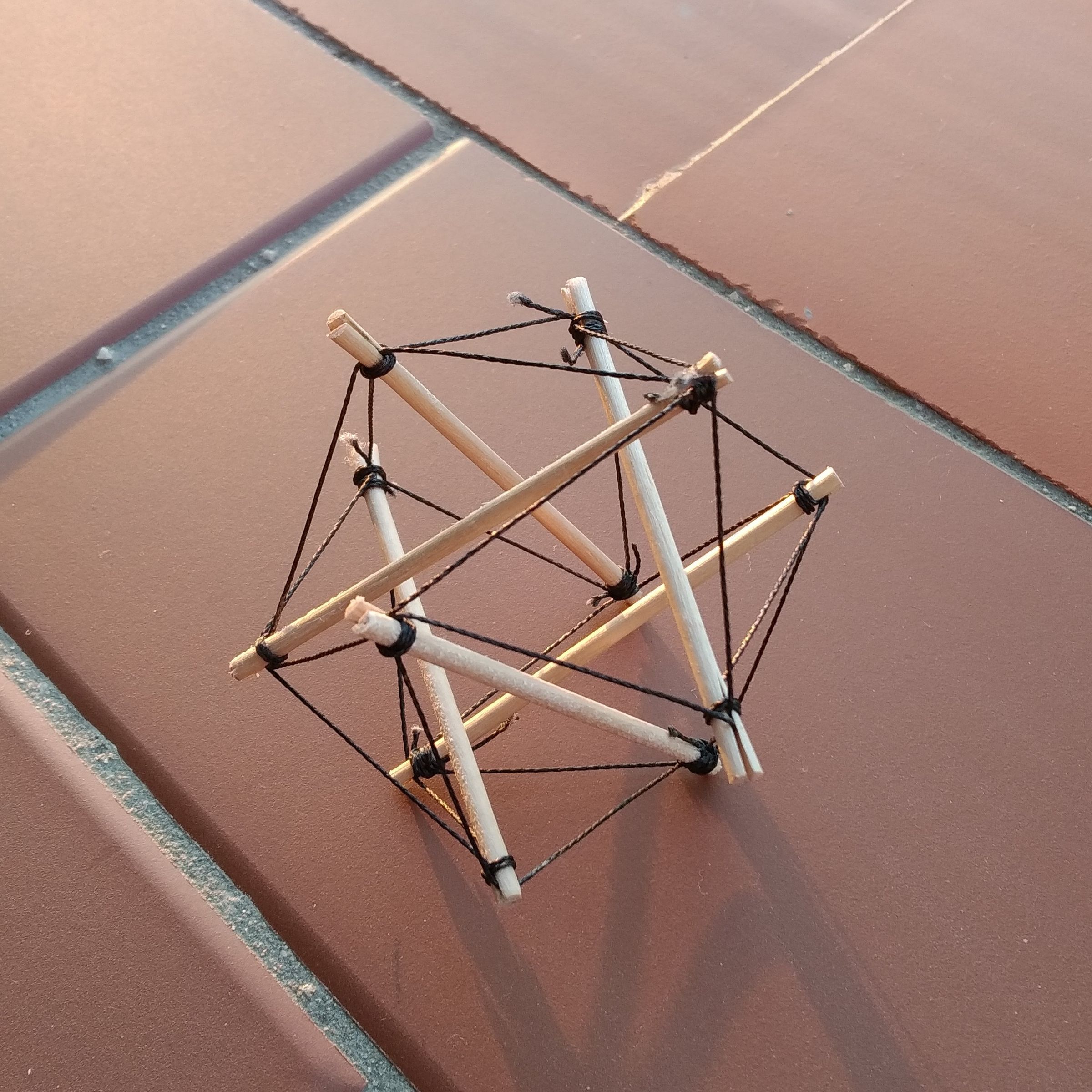 Simple Tensegrity Ornament : 11 Steps (with Pictures) - Instructables
