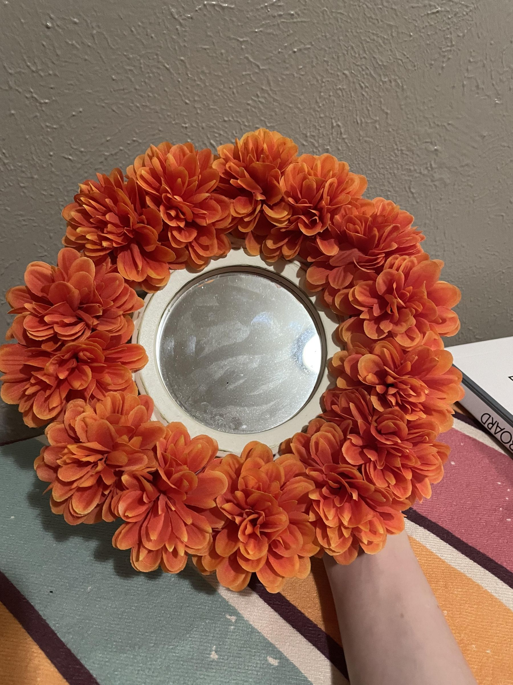 DIY Floral Border Mirror : 6 Steps - Instructables