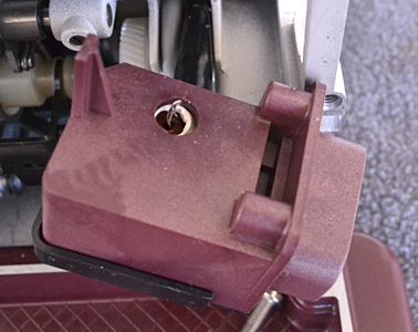 Replacing the Light Switch on a Pfaff 1200 Sewing Machine : 5 Steps ...