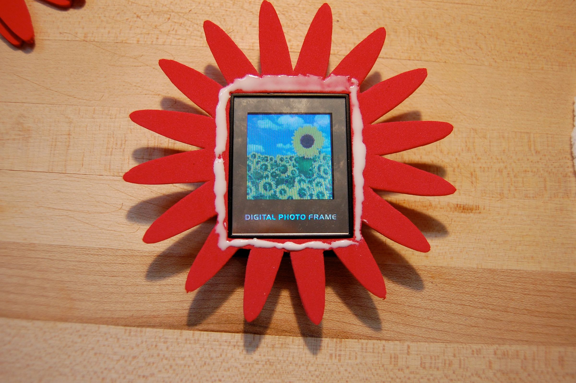 Solar Powered Digital Picture Frame : 11 Steps (with Pictures ...