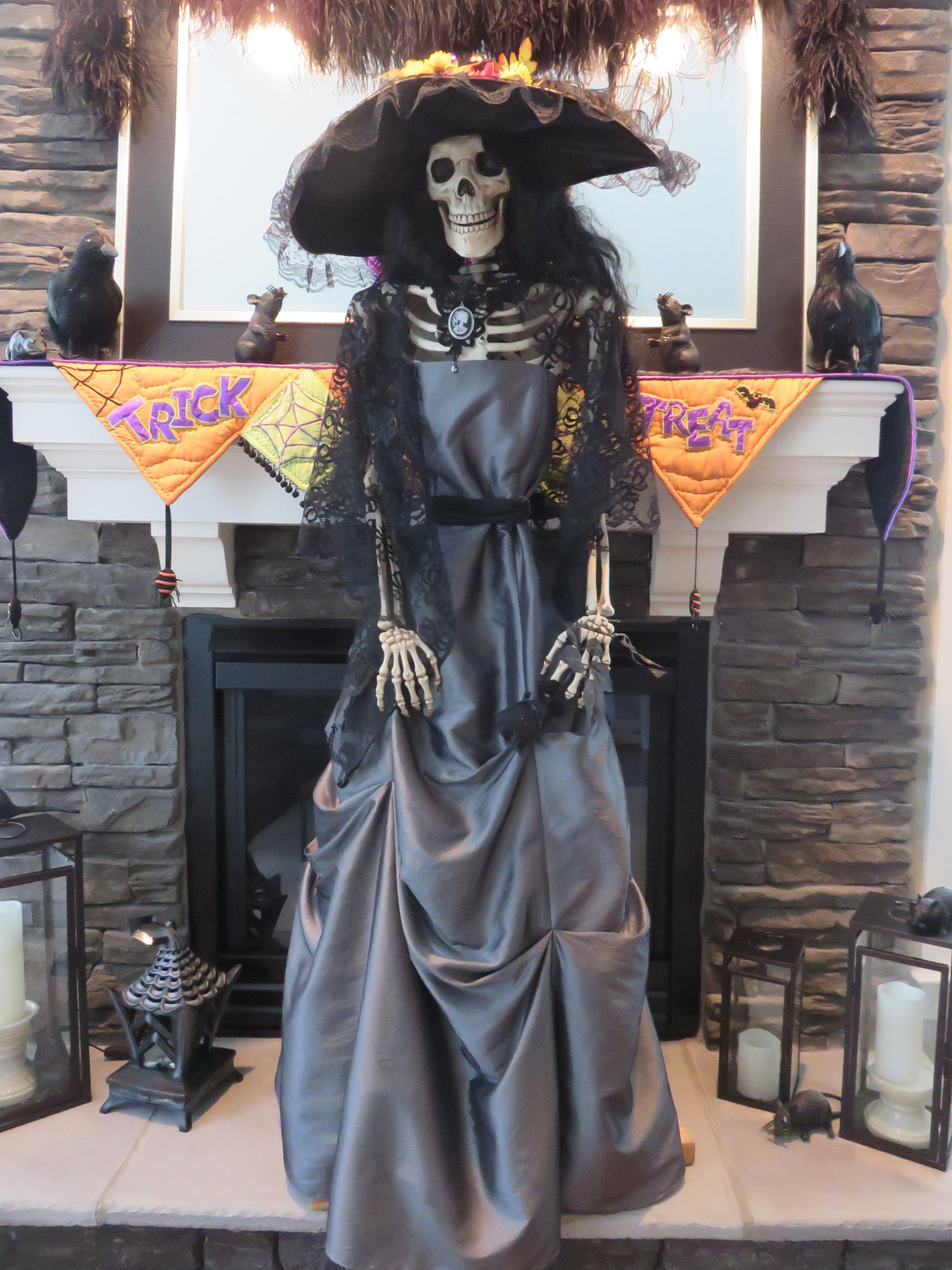 Skeleton Stand : 5 Steps - Instructables
