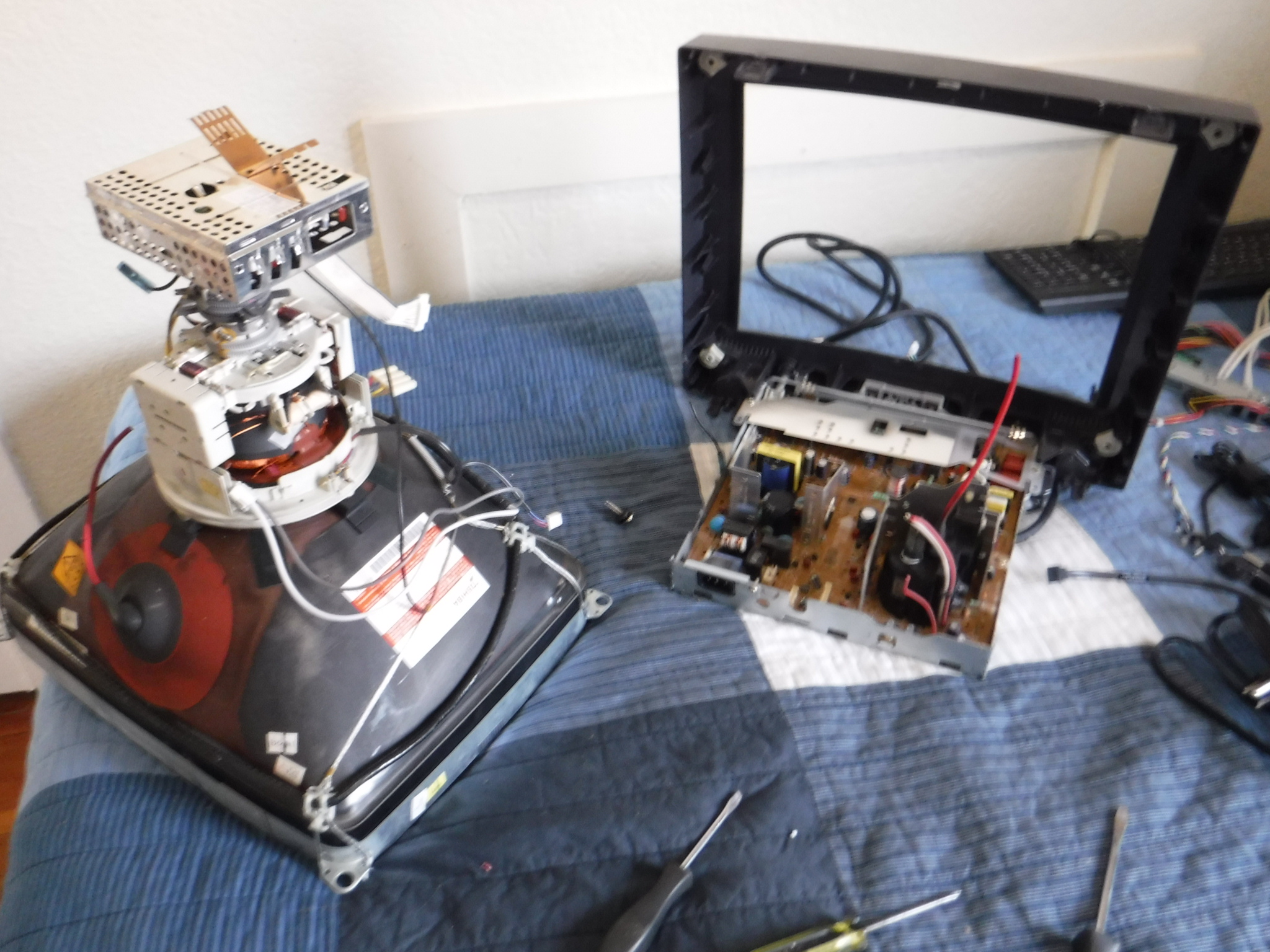 Repurposing an Old Monitor : 6 Steps (with Pictures) - Instructables