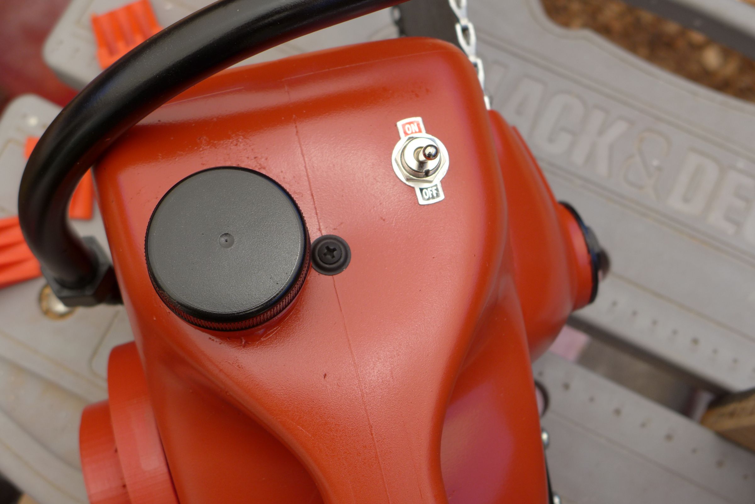 Evil Dead 2 Chainsaw : 12 Steps (with Pictures) - Instructables