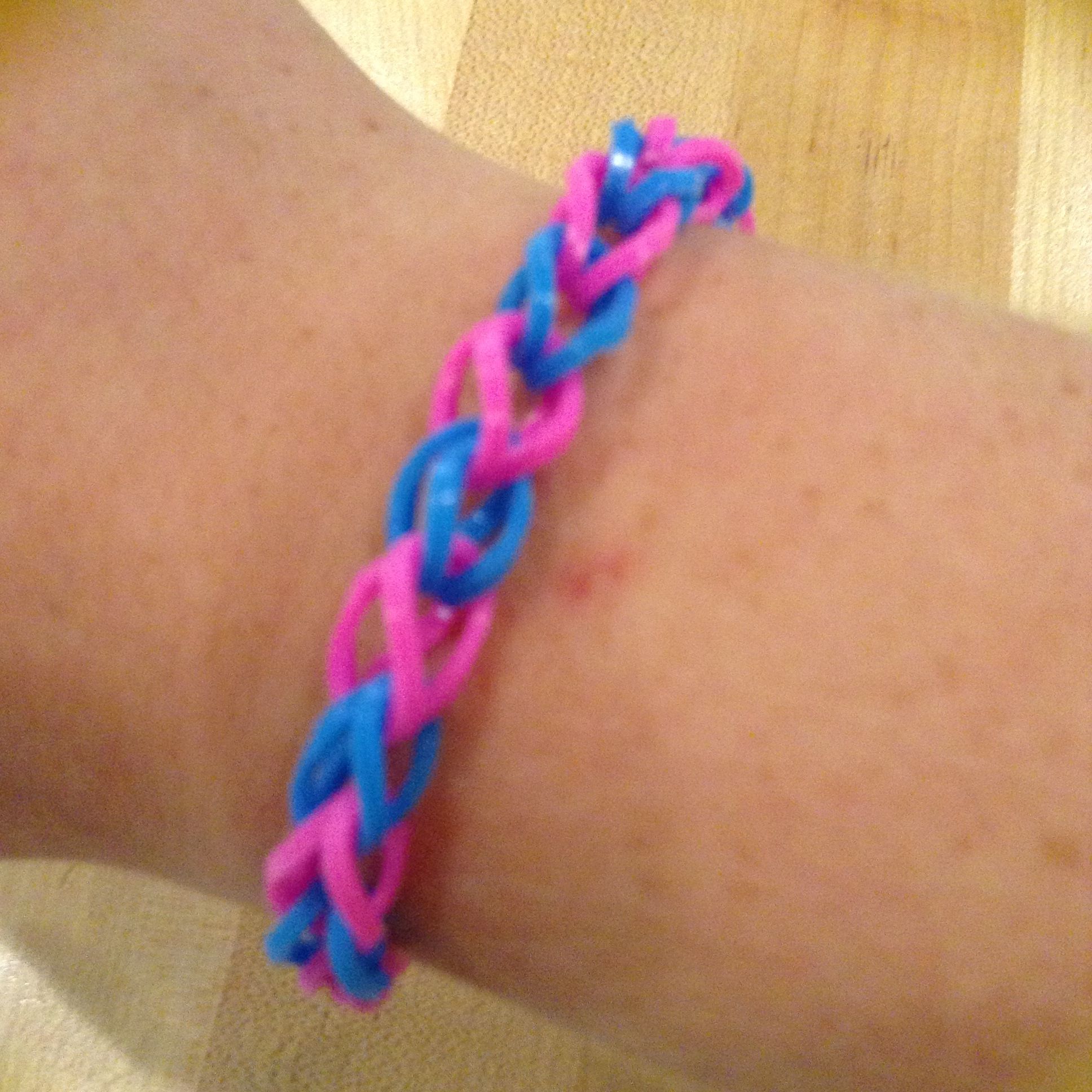 How to Make a Regular Rubber Band Bracelet : 9 Steps - Instructables