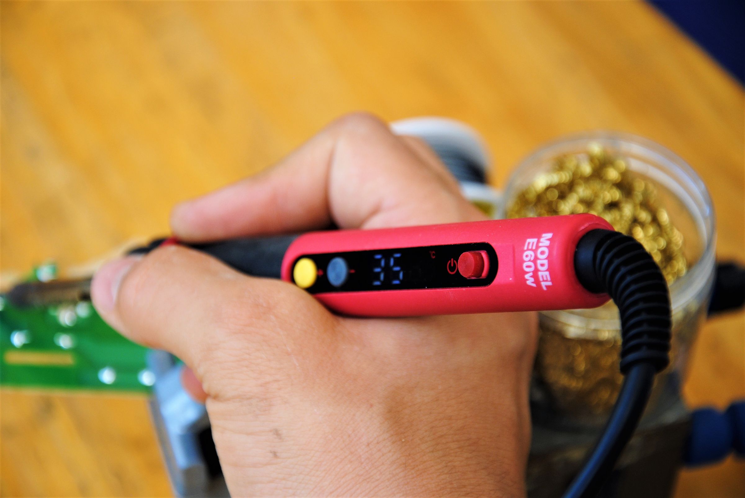 How to Desolder Electronic Components From Circuit Boards - 7 Tips ...