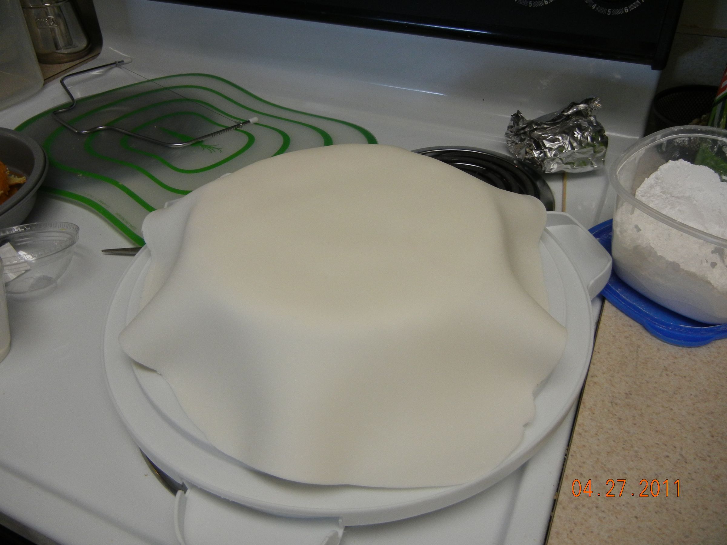 Basic Fondant Cake : 5 Steps (with Pictures) - Instructables