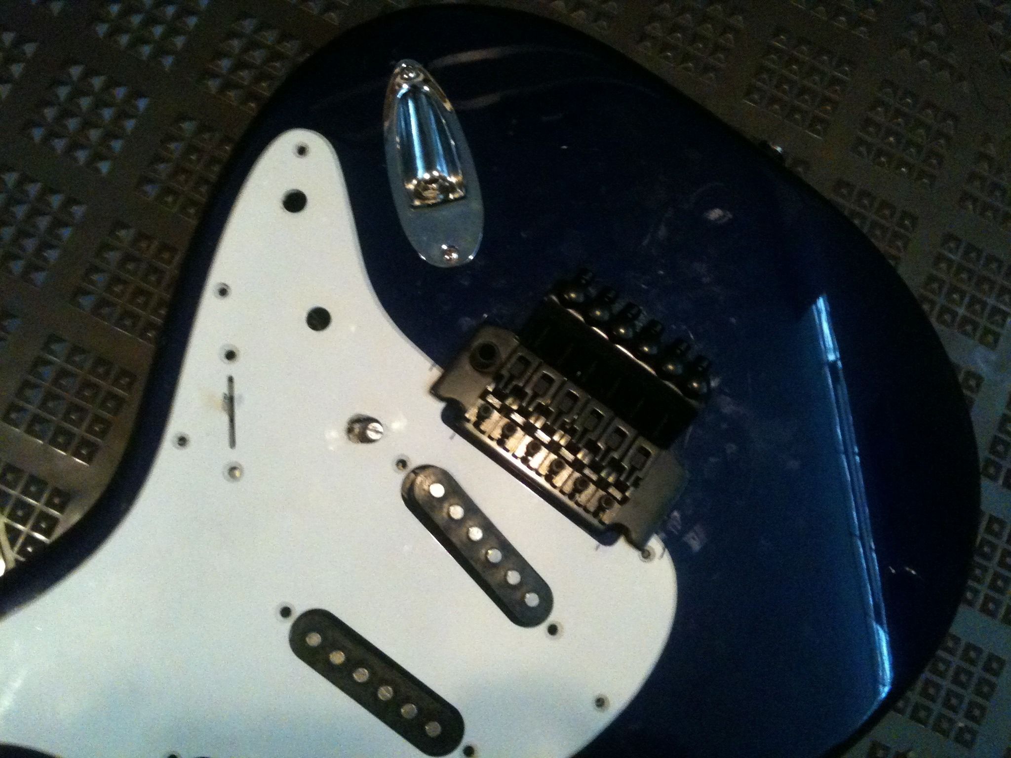 Put a Floyd Rose on a Stratocaster : 9 Steps - Instructables