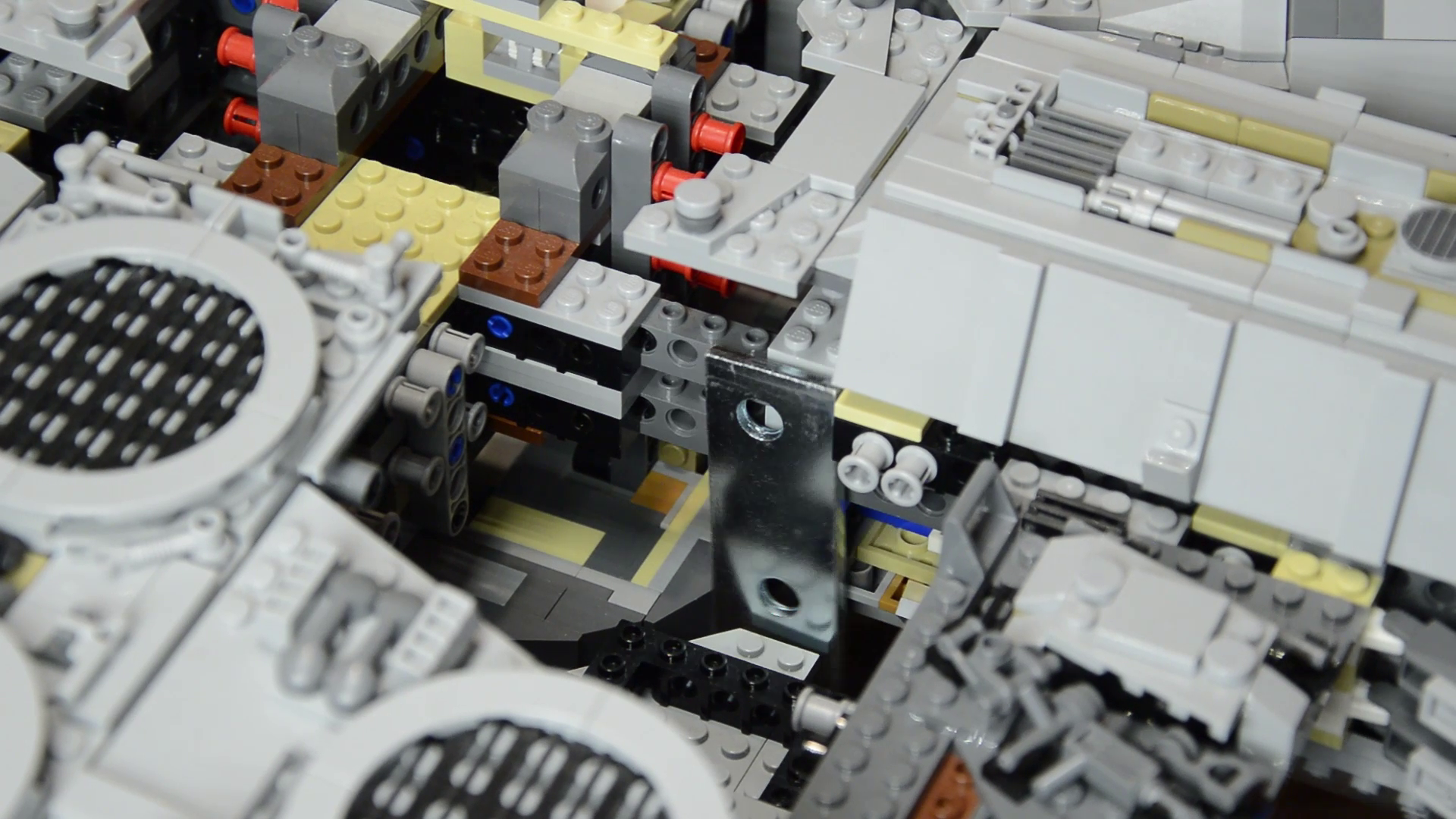 UCS Millennium Falcon Wall Mount : 14 Steps (with Pictures) - Instructables