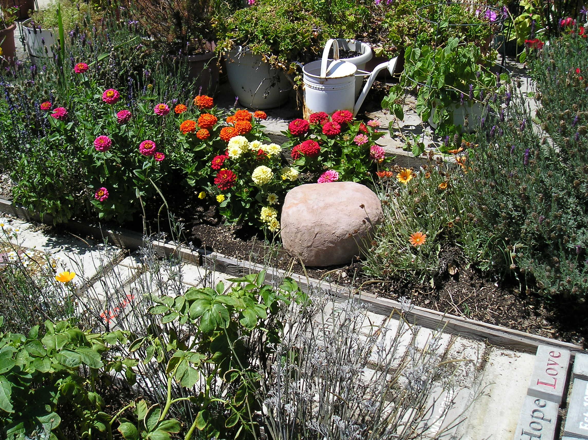 How to Make Faux Rocks : 9 Steps (with Pictures) - Instructables