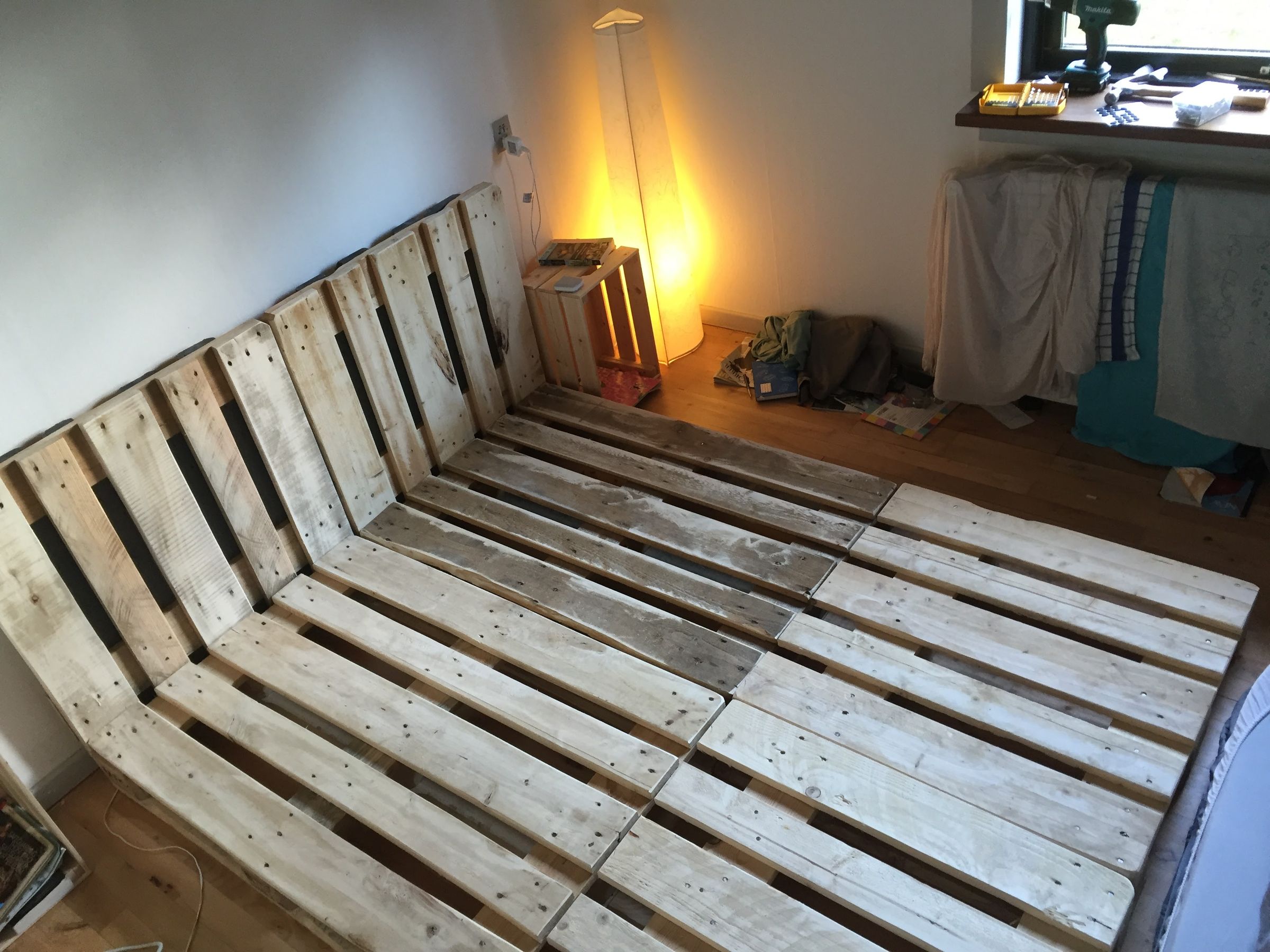 Simple, Elegant Pallet Bed : 6 Steps (with Pictures) - Instructables