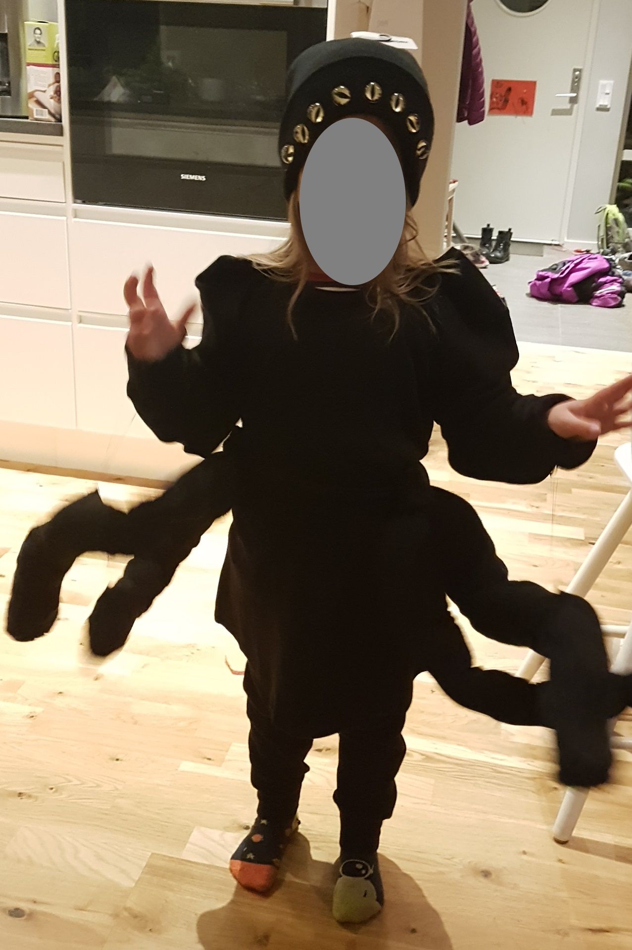 Easy Spider Costume : 6 Steps - Instructables