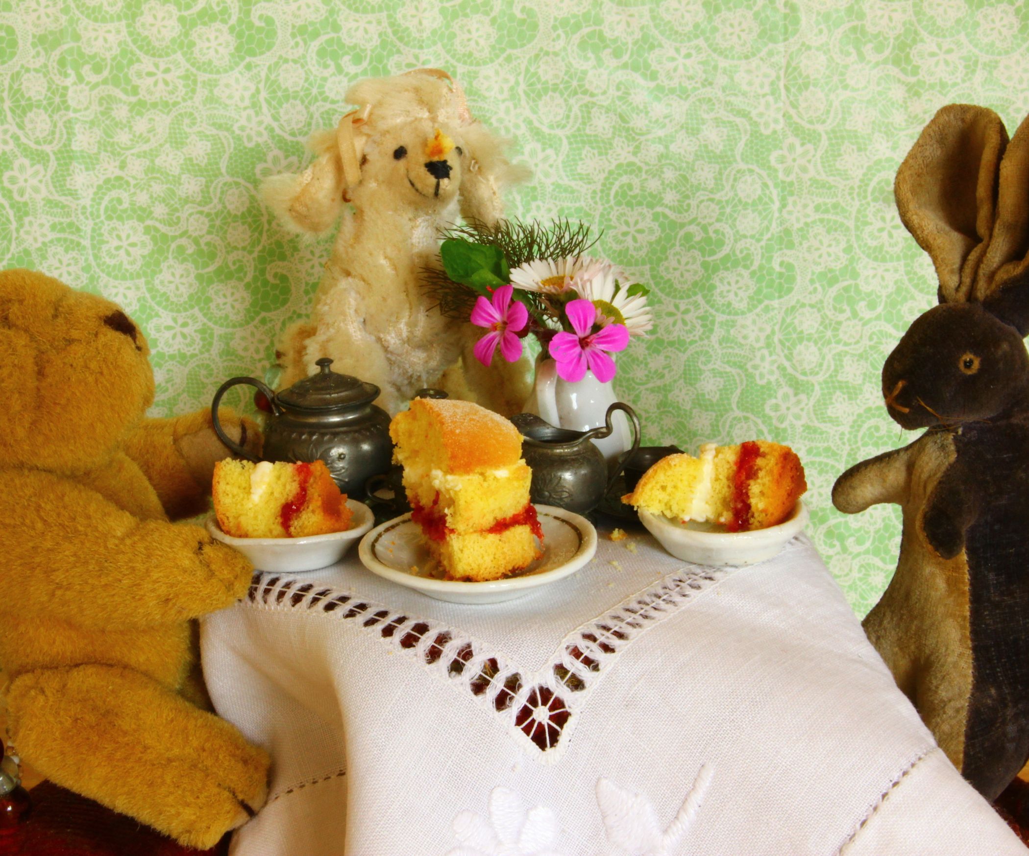 Mini Strawberry and Cream Sponge Cake Tiny Tea Time : 3 Steps ...
