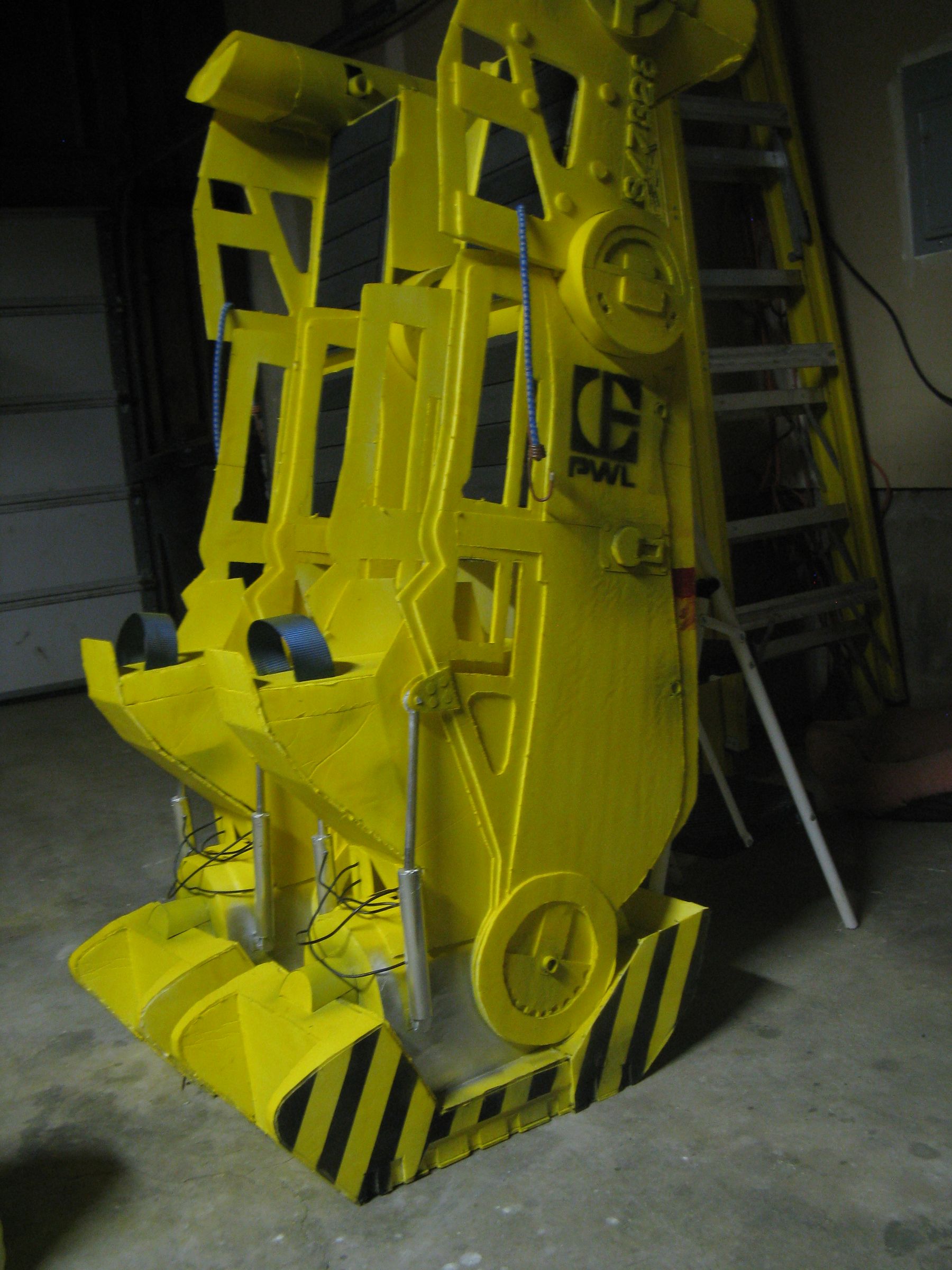 Full-Size Power Loader Costume From Aliens : 8 Steps (with Pictures ...