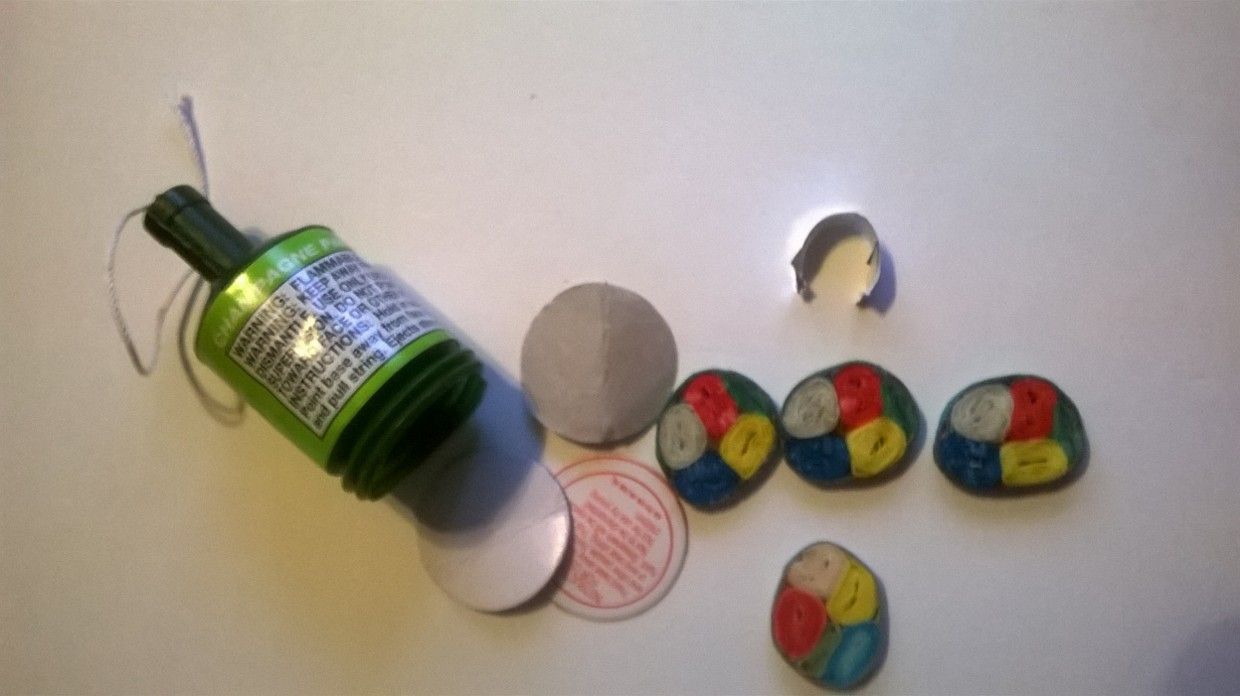 How to Make Cracker Snaps for Christmas Crackers : 3 Steps - Instructables