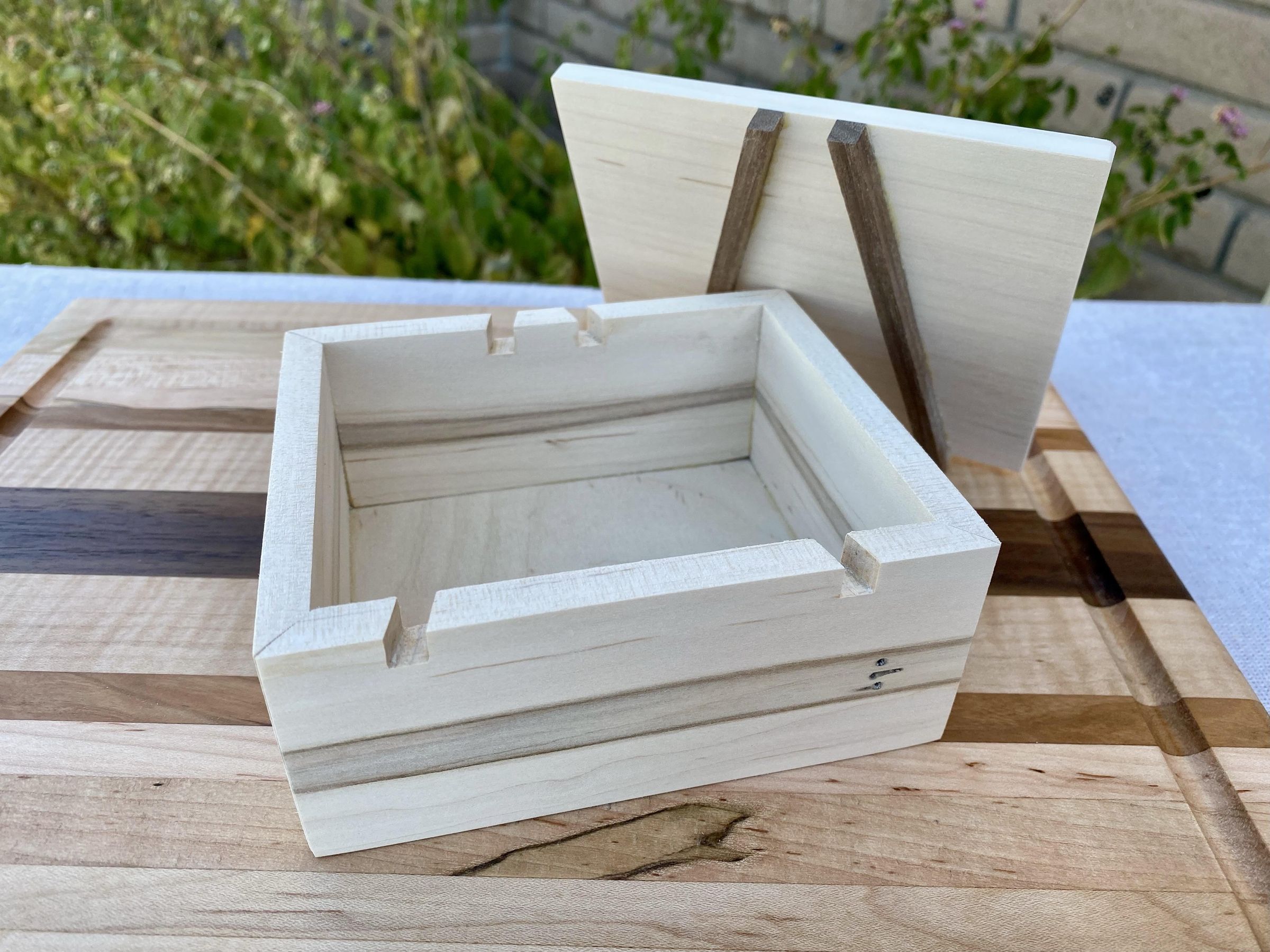 A Novel Way to Set a Box Lid : 7 Steps (with Pictures) - Instructables